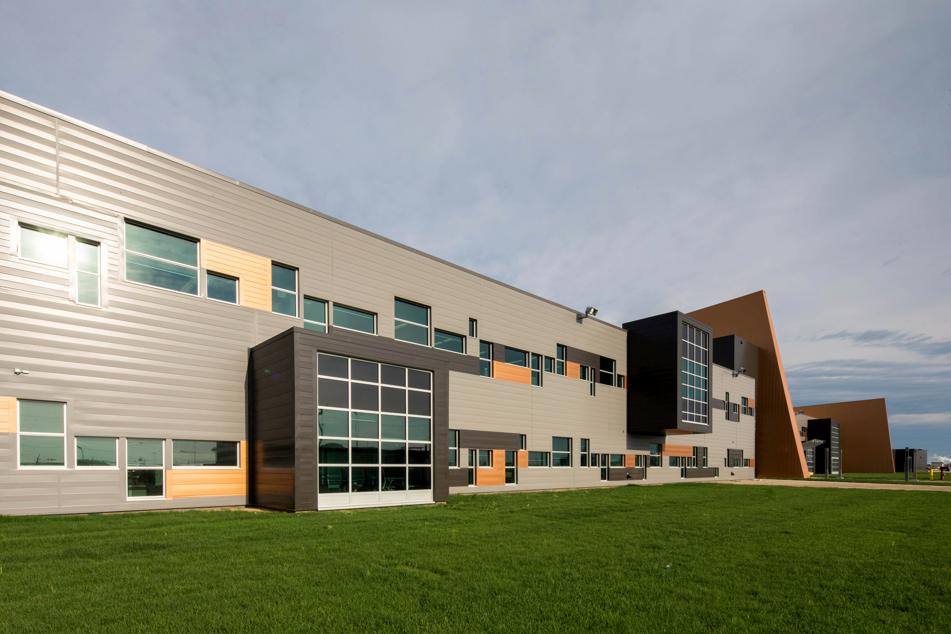 Shell Scotford Administration & Production Complex by SAHURI + Partners ...