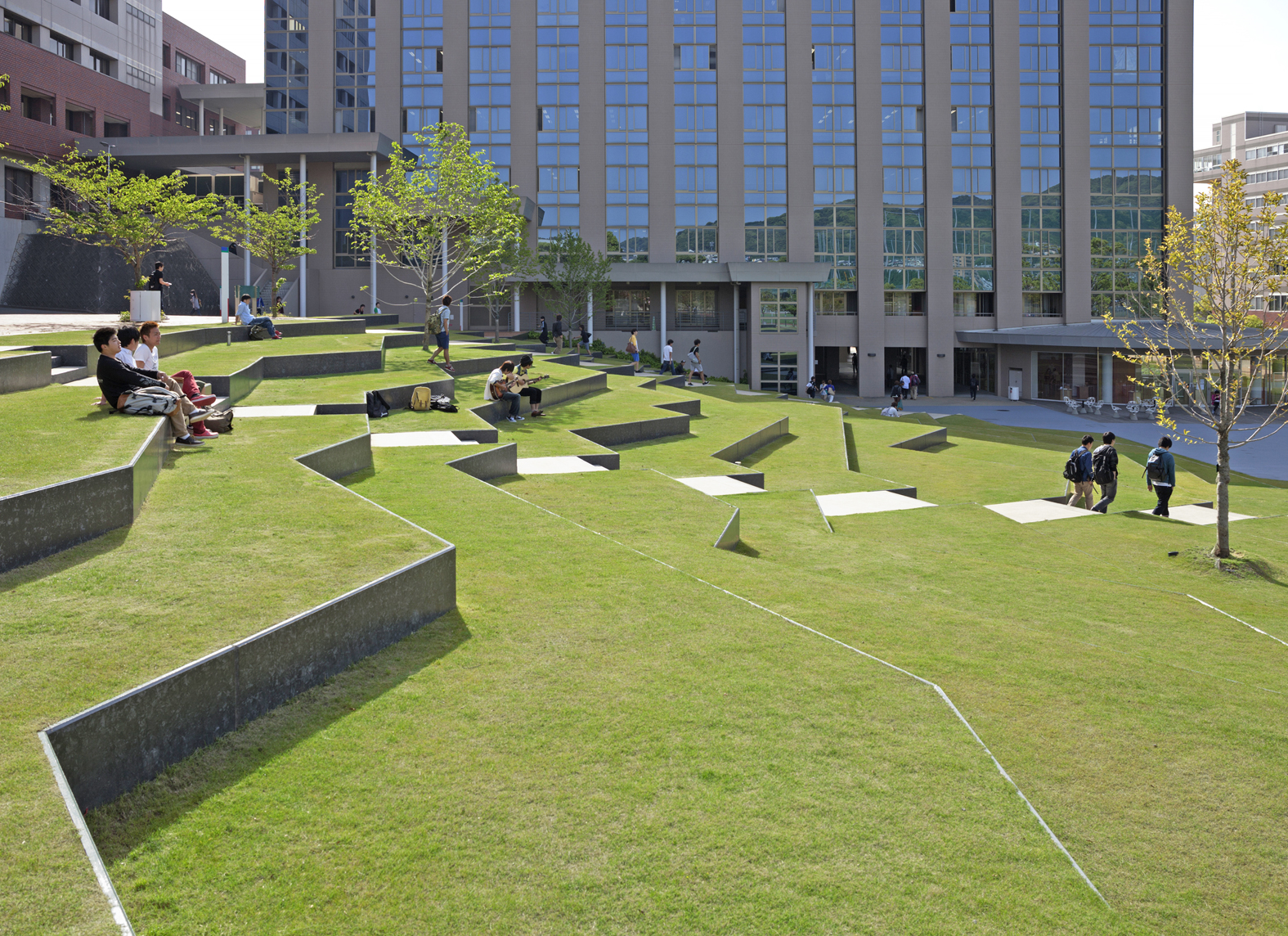 Kyushu Sangyo University Landscape Design by DESIGN NETWORK ASSOCIATES ...