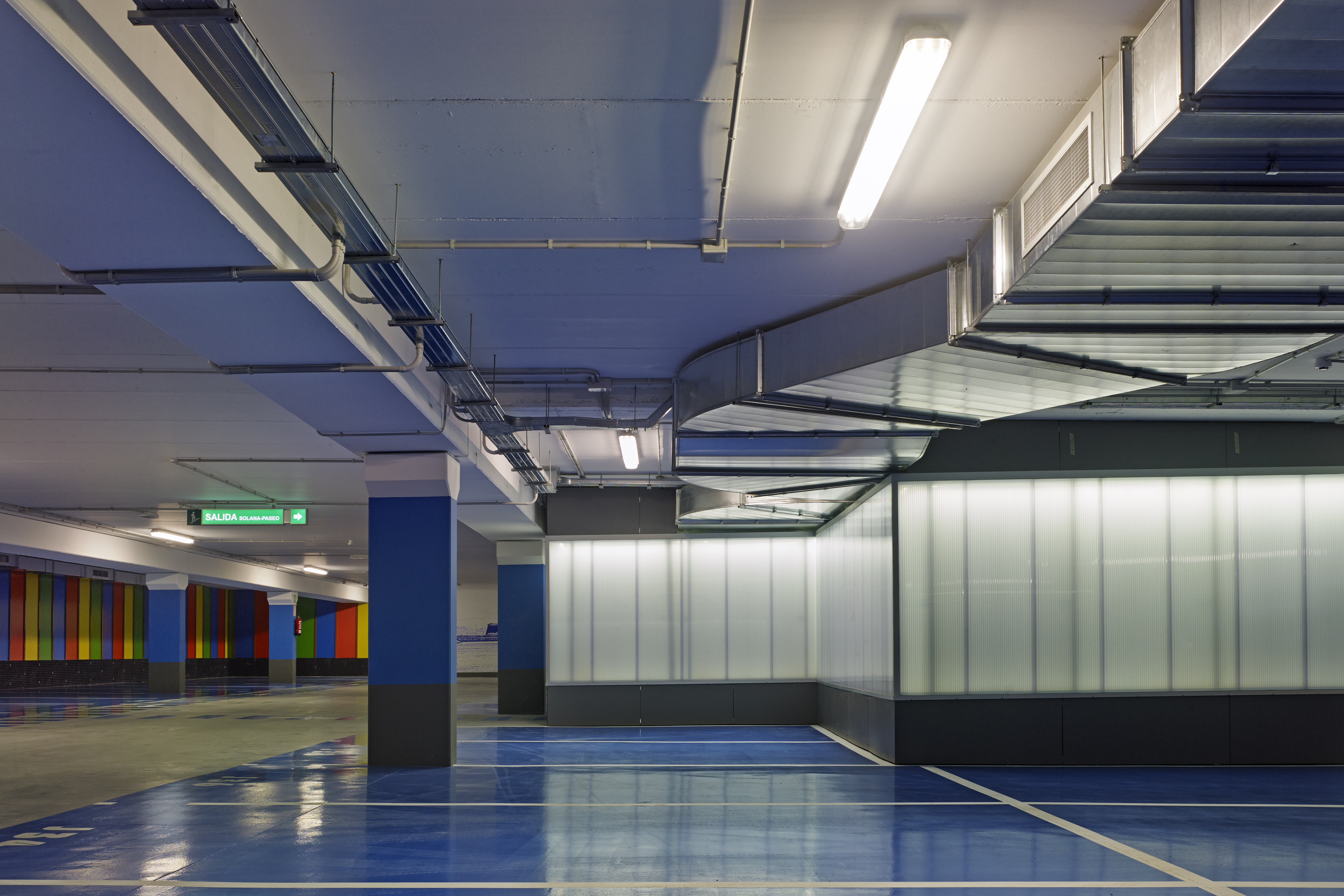 Interior design in the Parrote car park by Díaz y Díaz Arquitectos ...