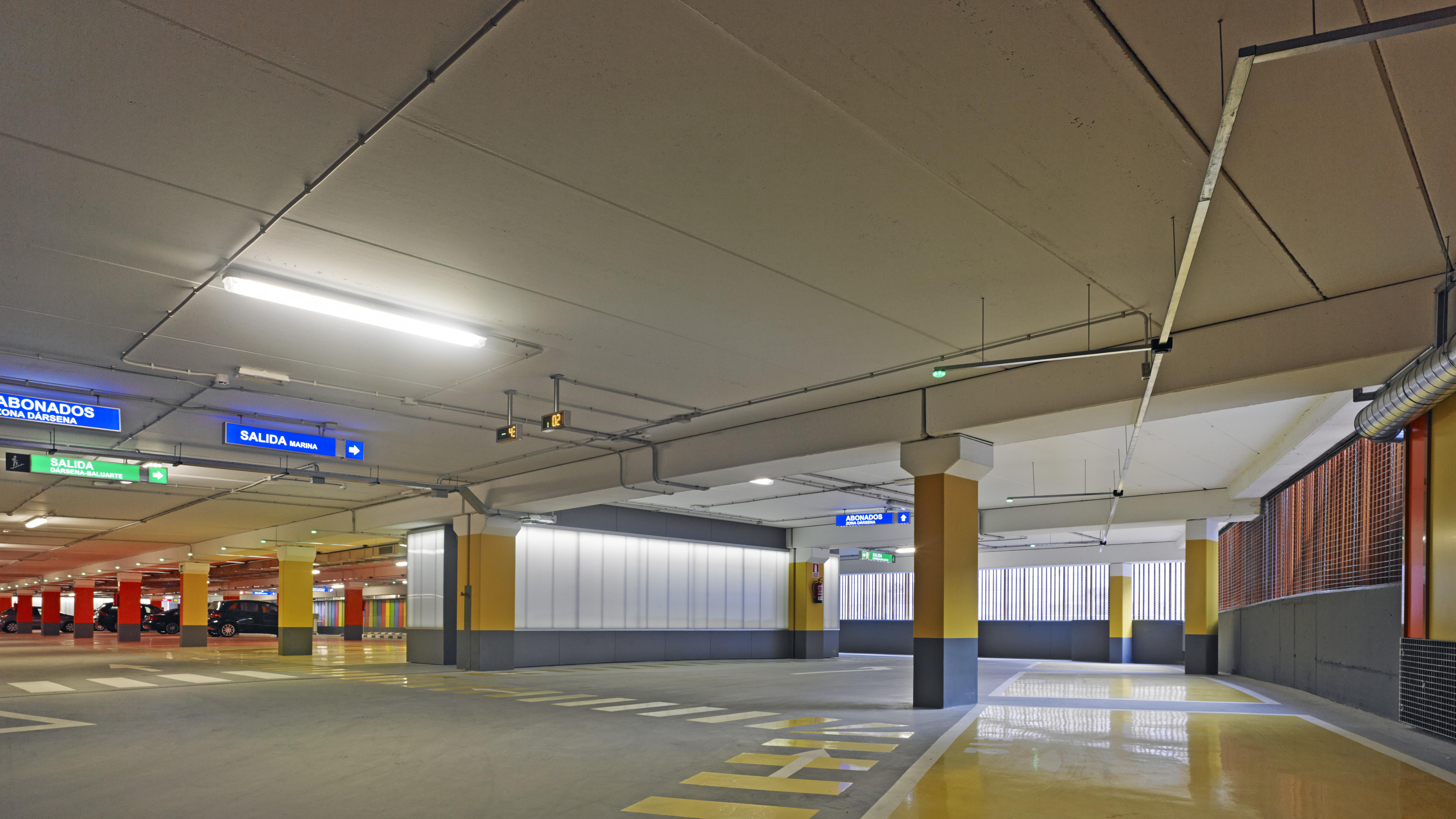 Interior design in the Parrote car park by Díaz y Díaz Arquitectos ...