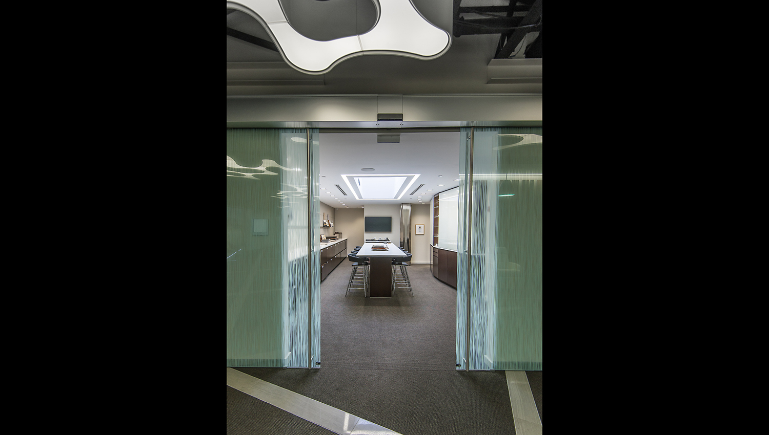 Dassault Falcon Corporation North American Headquarters-Showroom by NK ...