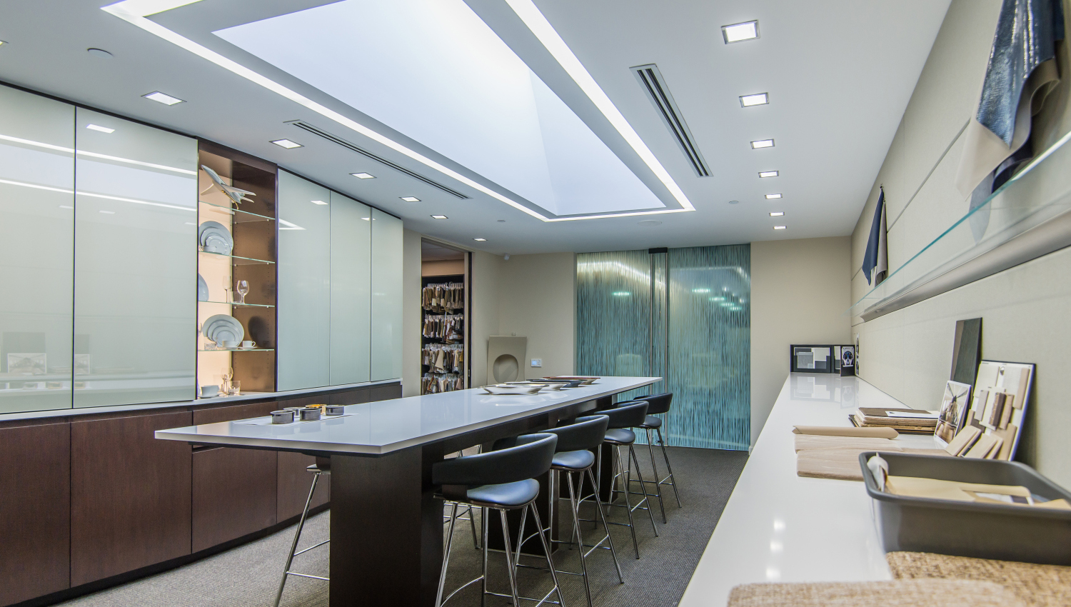 Dassault Falcon Corporation North American Headquarters-Showroom by NK ...
