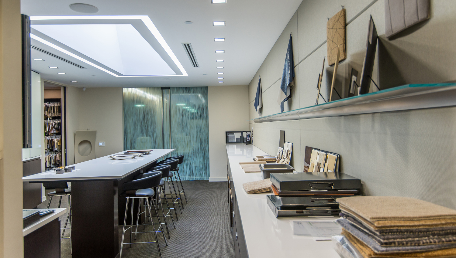 Dassault Falcon Corporation North American Headquarters-Showroom by NK ...