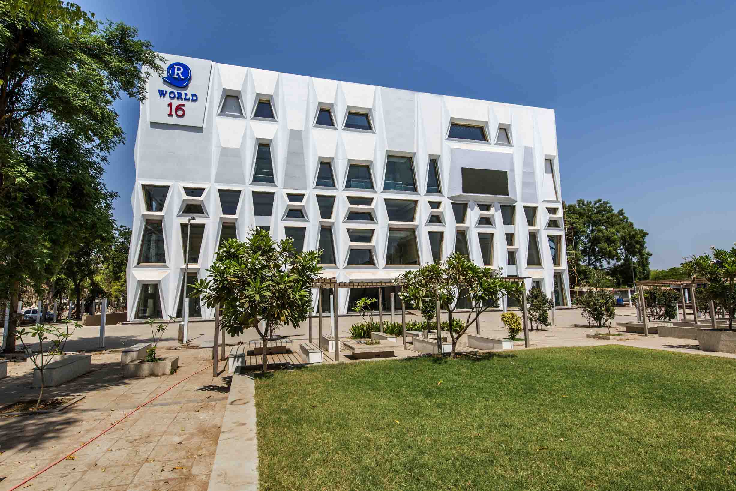 Idea 1168070: R WORLD 16 by Sanjay Puri Architects in Ahmedabad, India ...