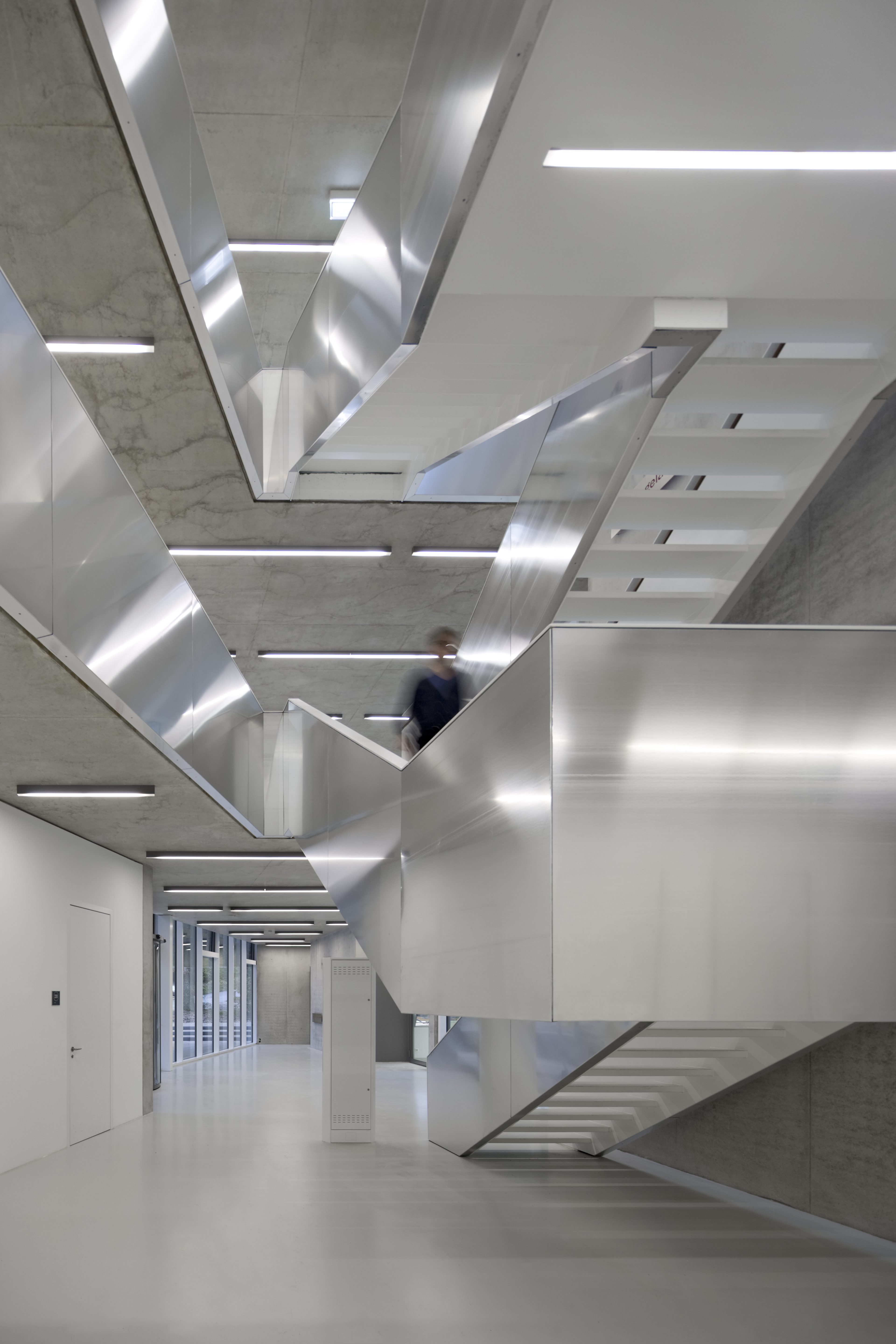 Helmholtz-Institute for Electrochemical Energy Storage HIU, University ...