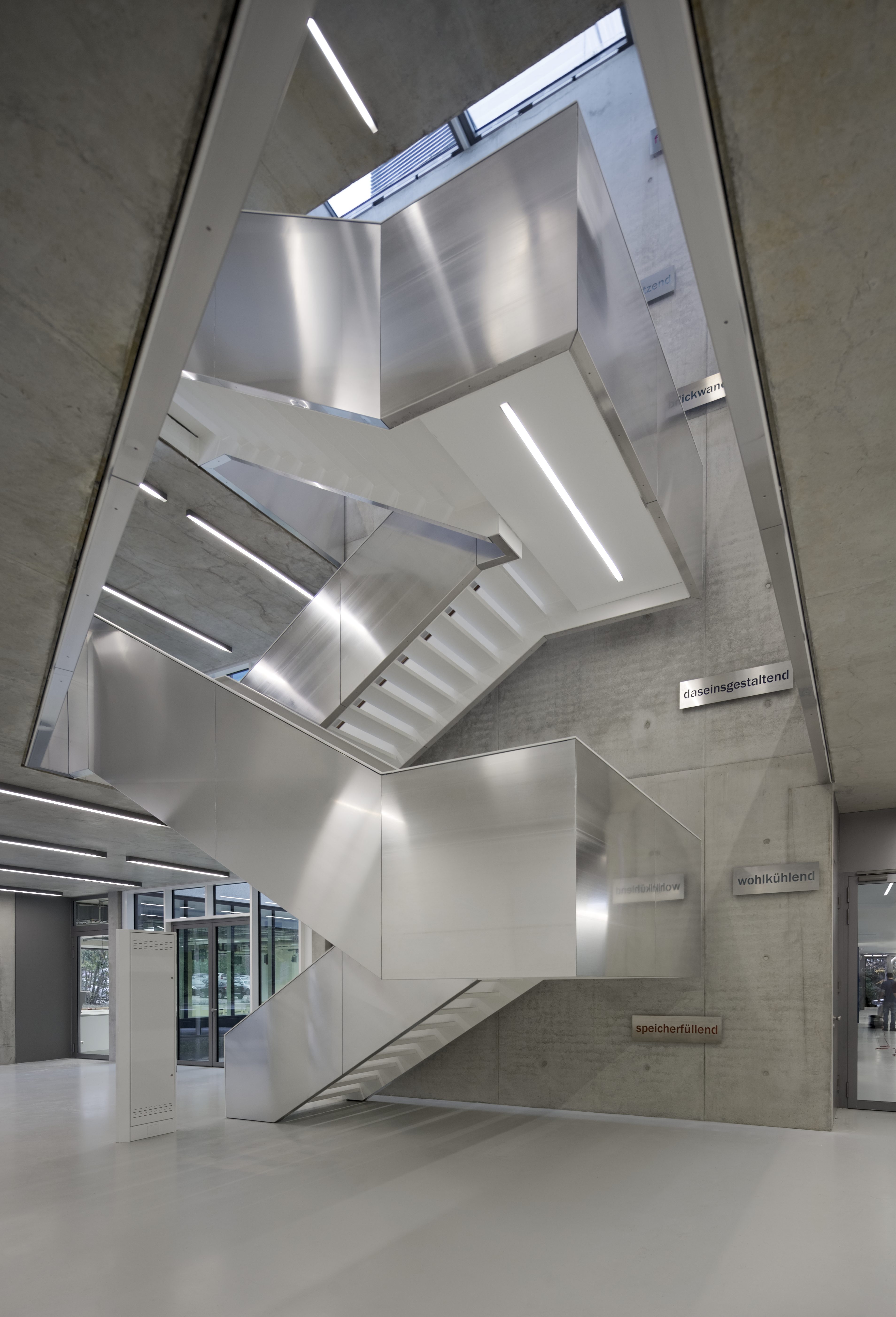 Helmholtz-Institute for Electrochemical Energy Storage HIU, University ...