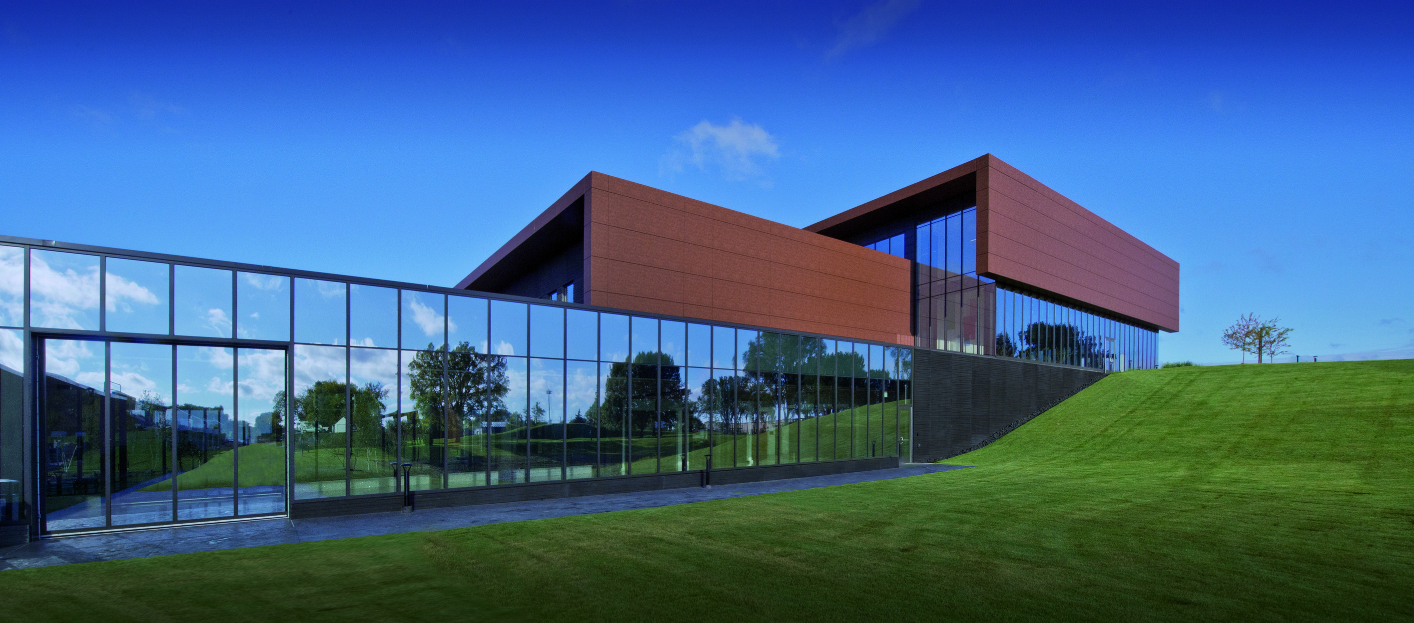 Toro Headquarters and Product Development Center by Leo A Daly - Architizer