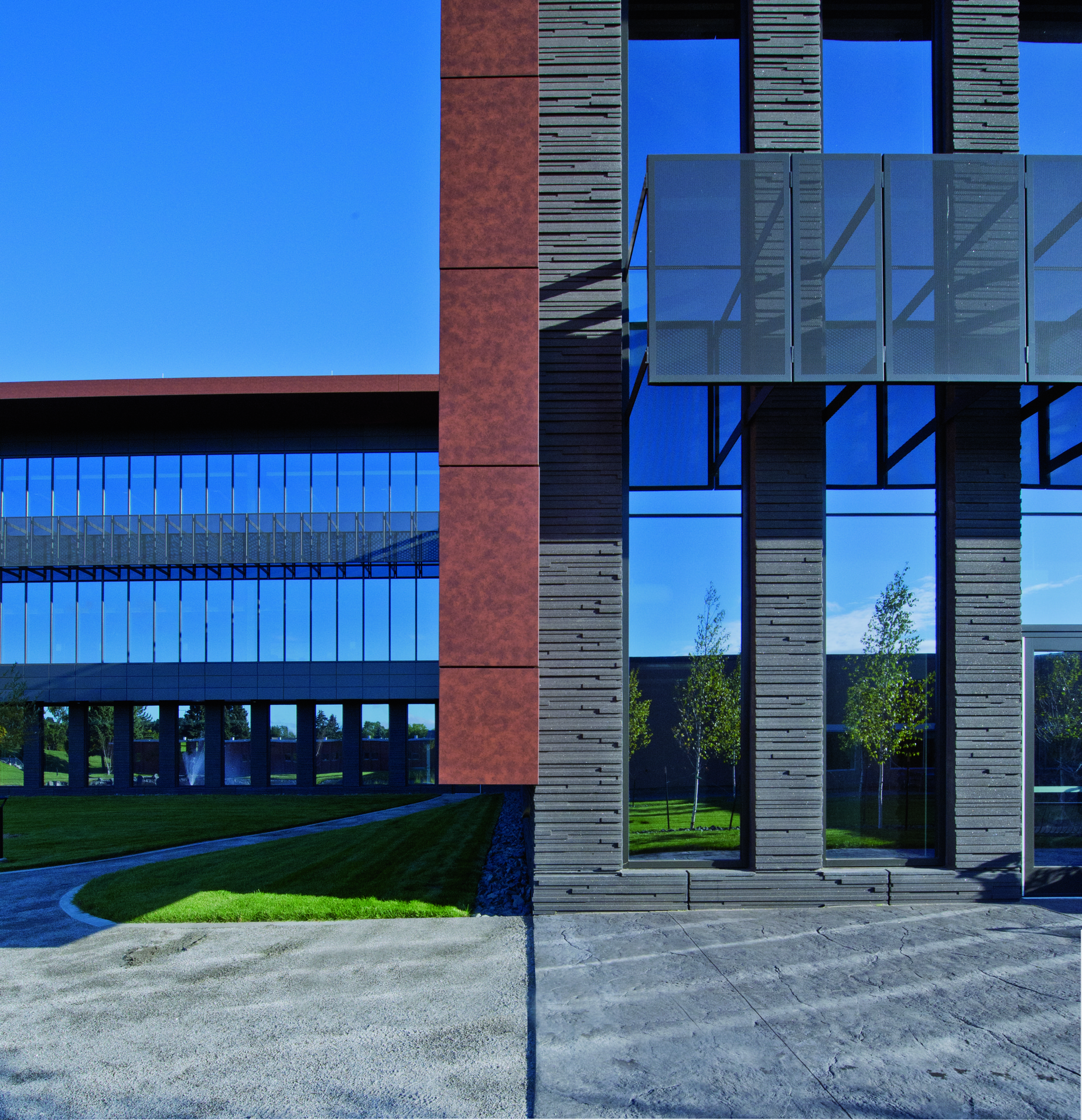 Toro Headquarters and Product Development Center by Leo A Daly - Architizer