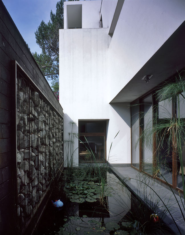Casa Guadarrama by Mayer Hasbani - Architizer