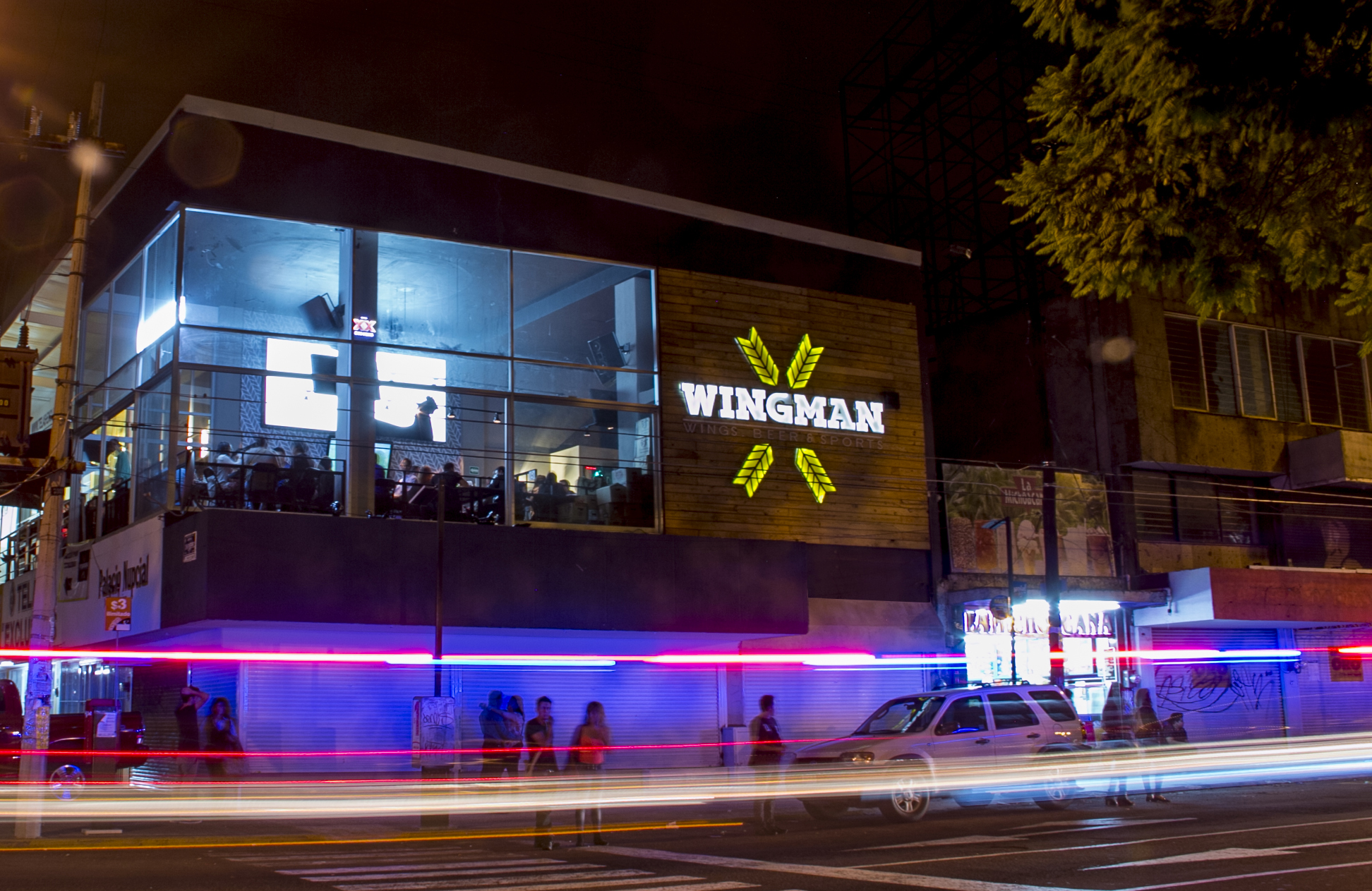 WINGMAN - wings beer & sports by deFORMA arquitectura - Architizer