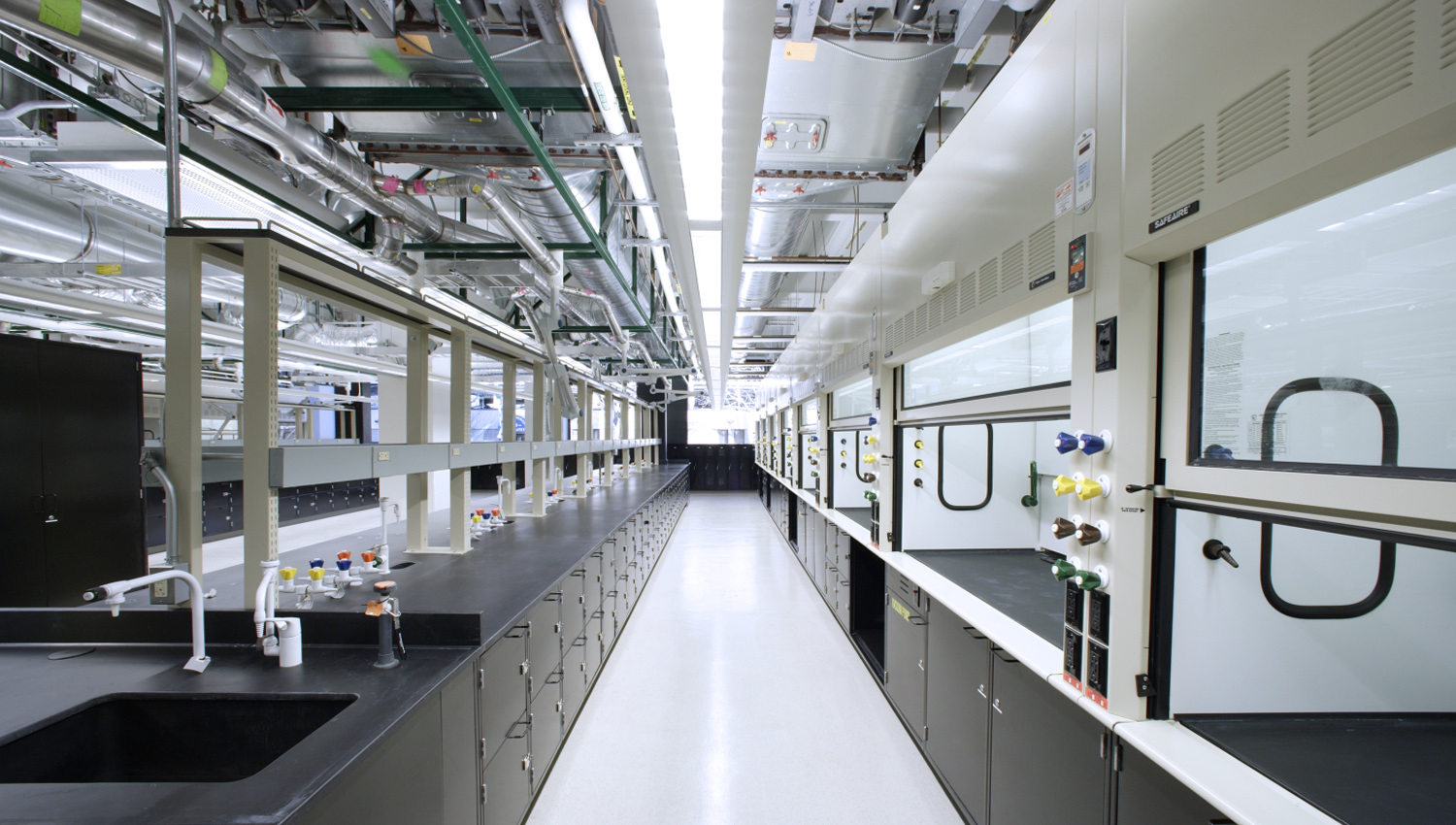 Idea 1184993: Rutgers University Life Sciences Center by NK Architects ...