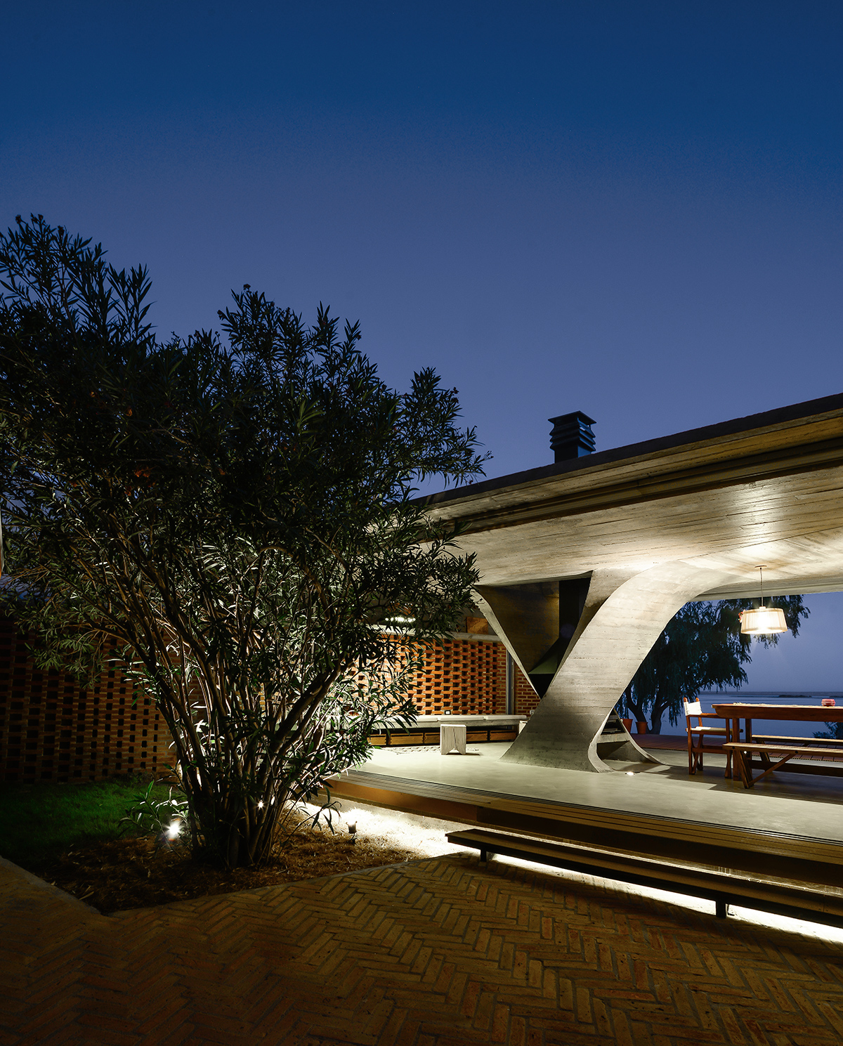 One Column House Completed - Architizer