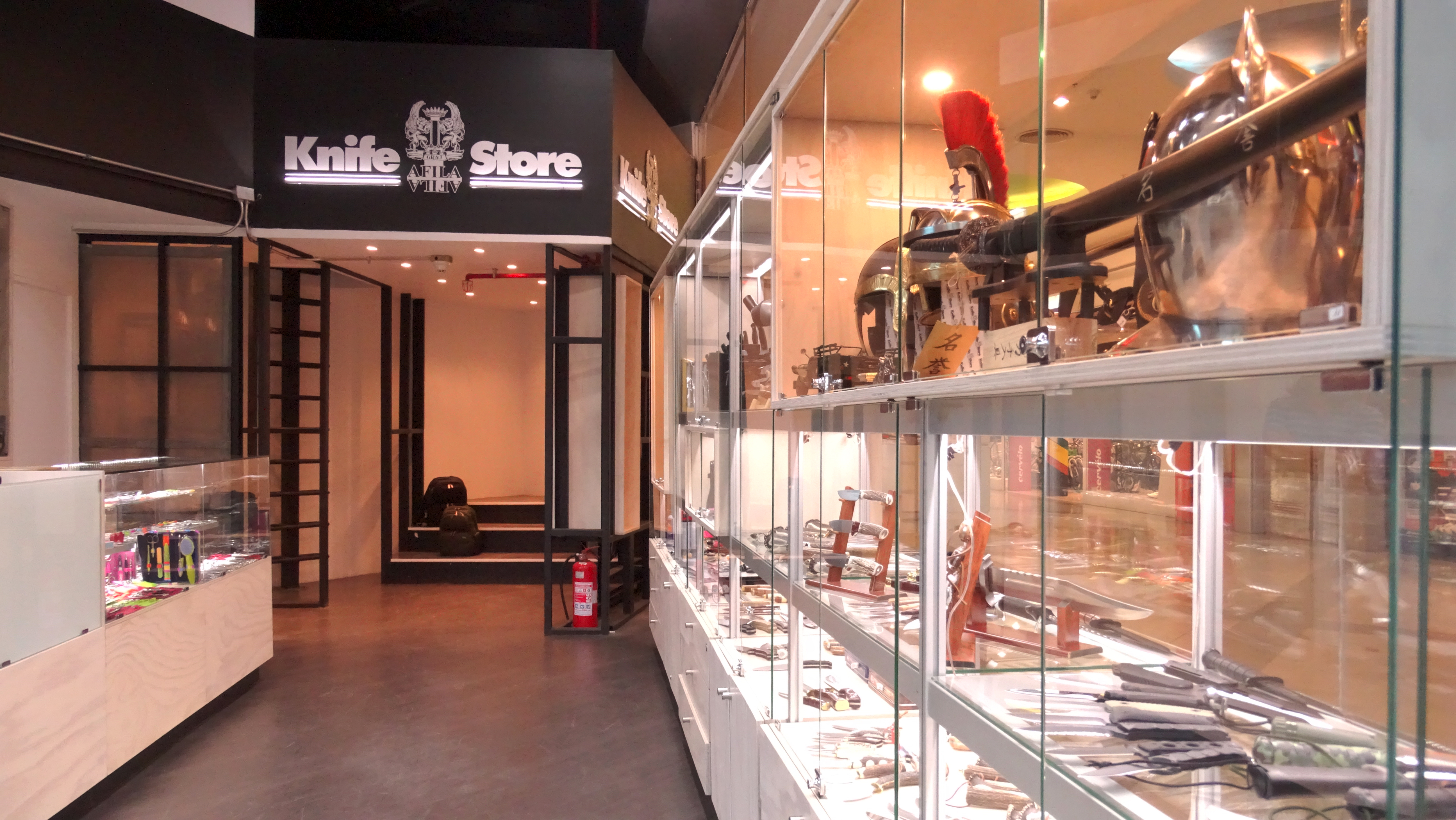 Knife Store Mall Sport by SZAA (Sarmiento Zamora Associated Architects ...