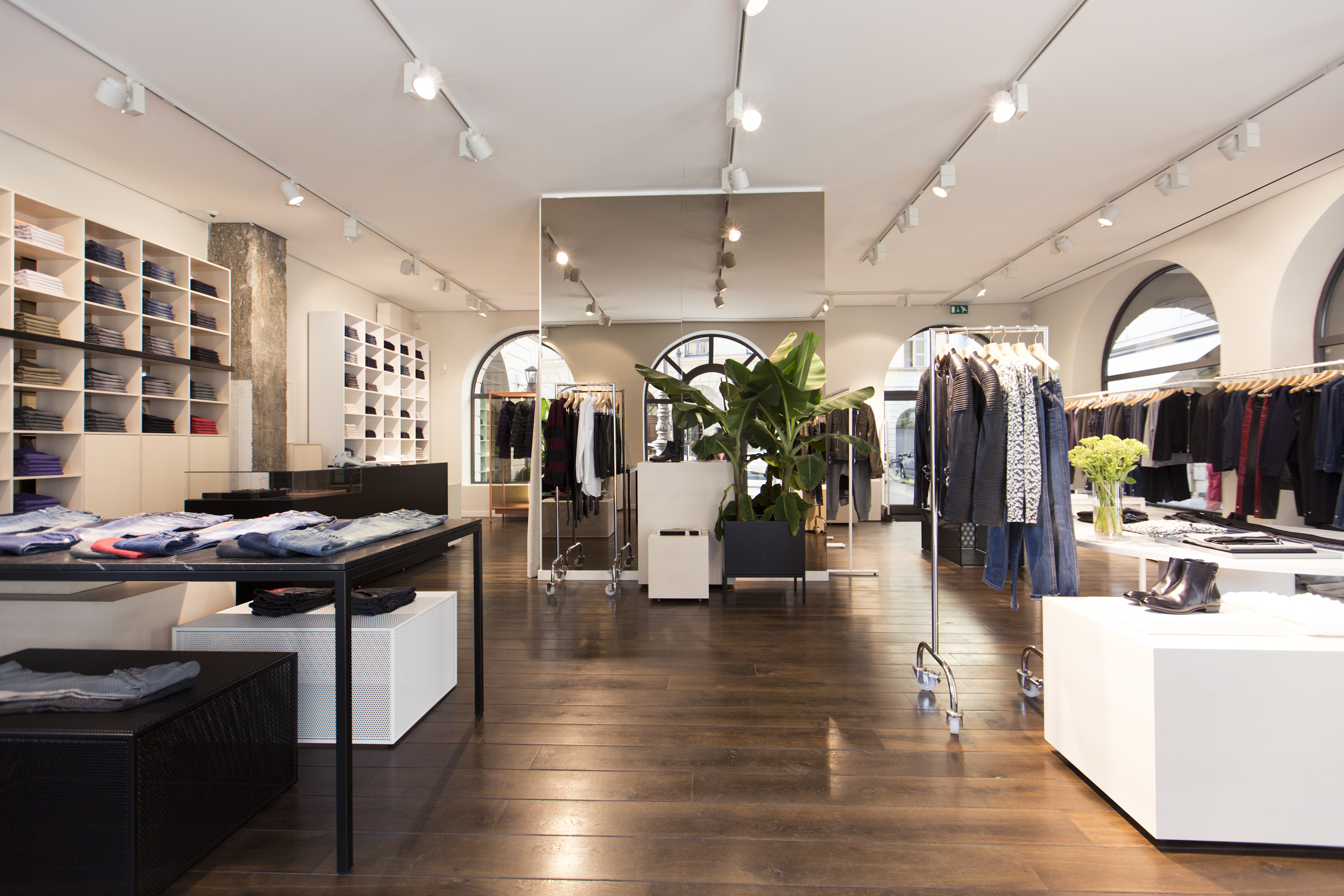 Closed Monobrand Store by PHILIPP MAINZER OFFICE FOR ARCHITECTURE AND ...