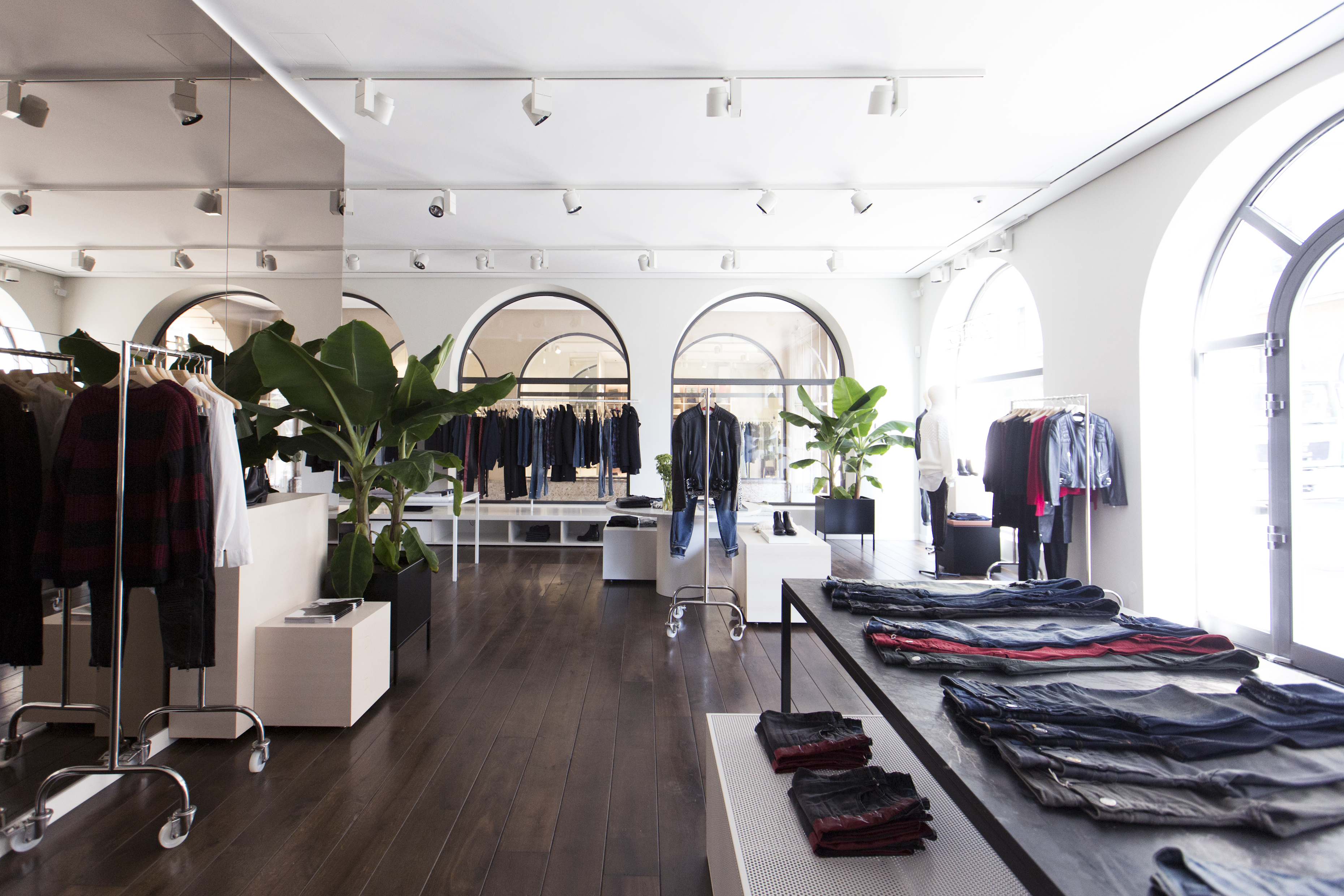 Closed Monobrand Store by PHILIPP MAINZER OFFICE FOR ARCHITECTURE AND ...