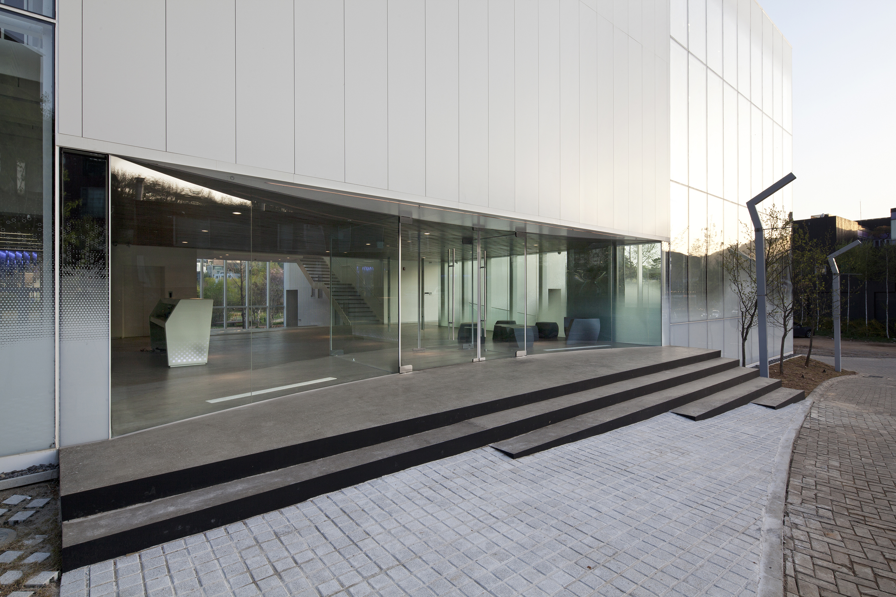 White Block Gallery by SsD - Architizer