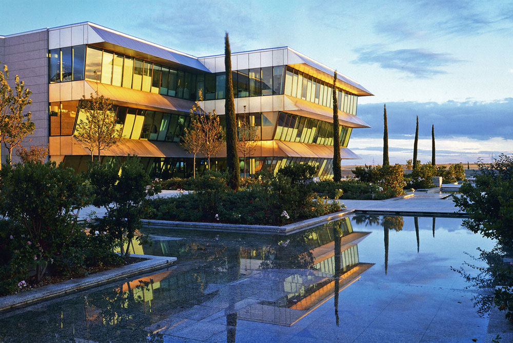 CIUDAD GRUPO SANTANDER by Kevin Roche John Dinkeloo and Associates ...