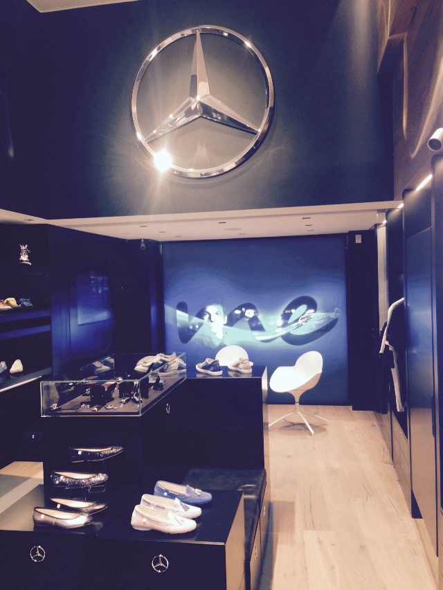 Mercedes Me Store by VANDA DESIGNERS - Architizer