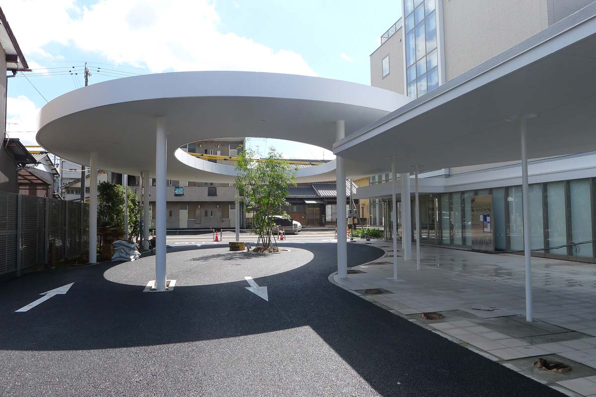 Misao Ladies Hospital Entrance Canopy & Nursery by Hiroyuki Niino ...