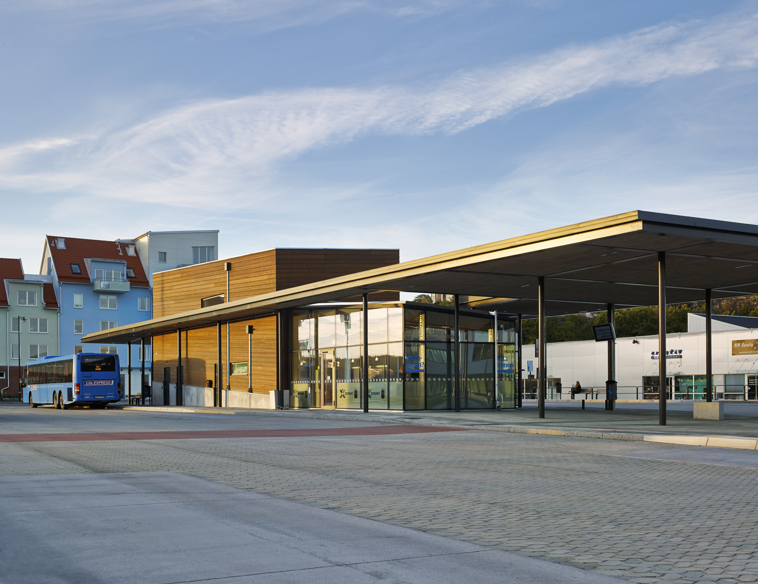 Resecentrum Amhult by Kanozi Arkitekter - Architizer