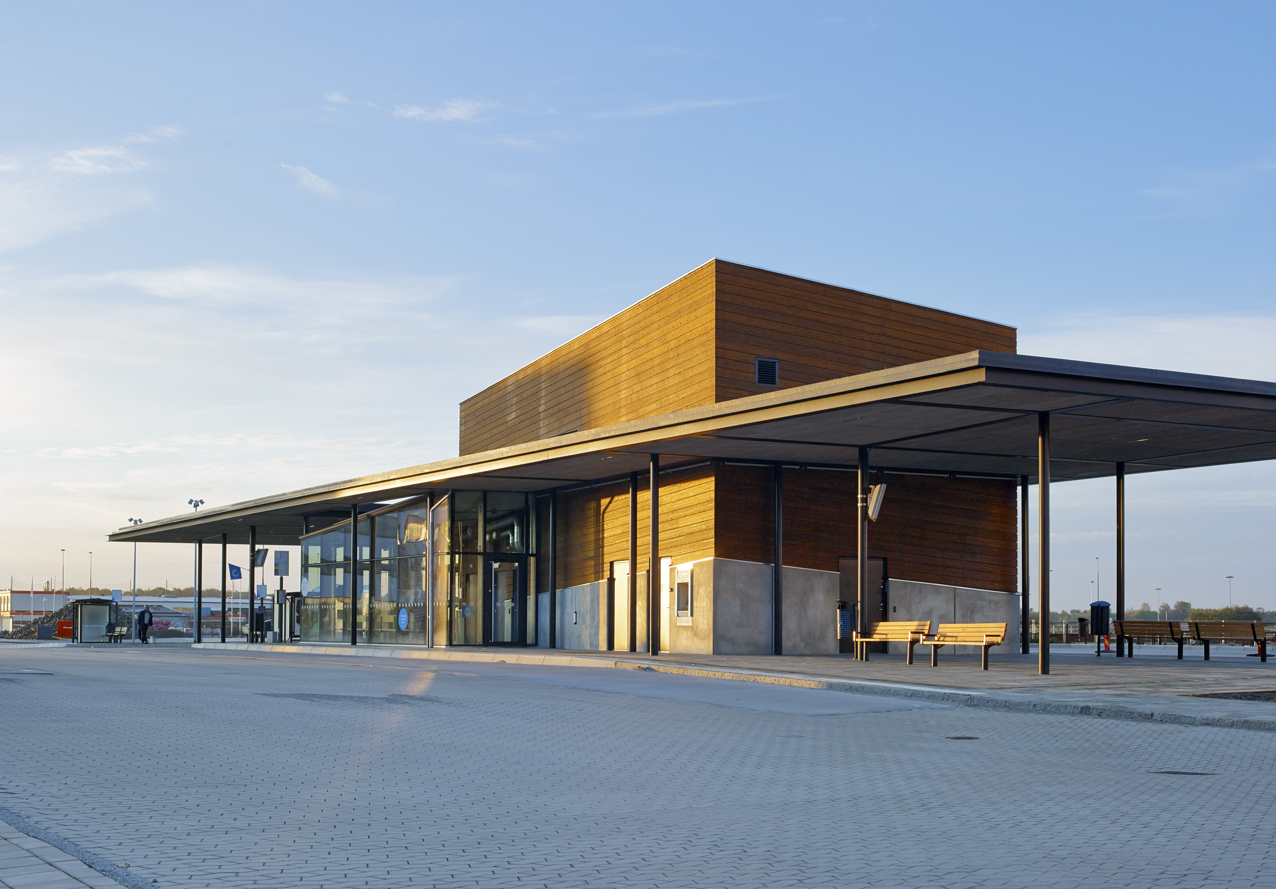 Resecentrum Amhult by Kanozi Arkitekter - Architizer