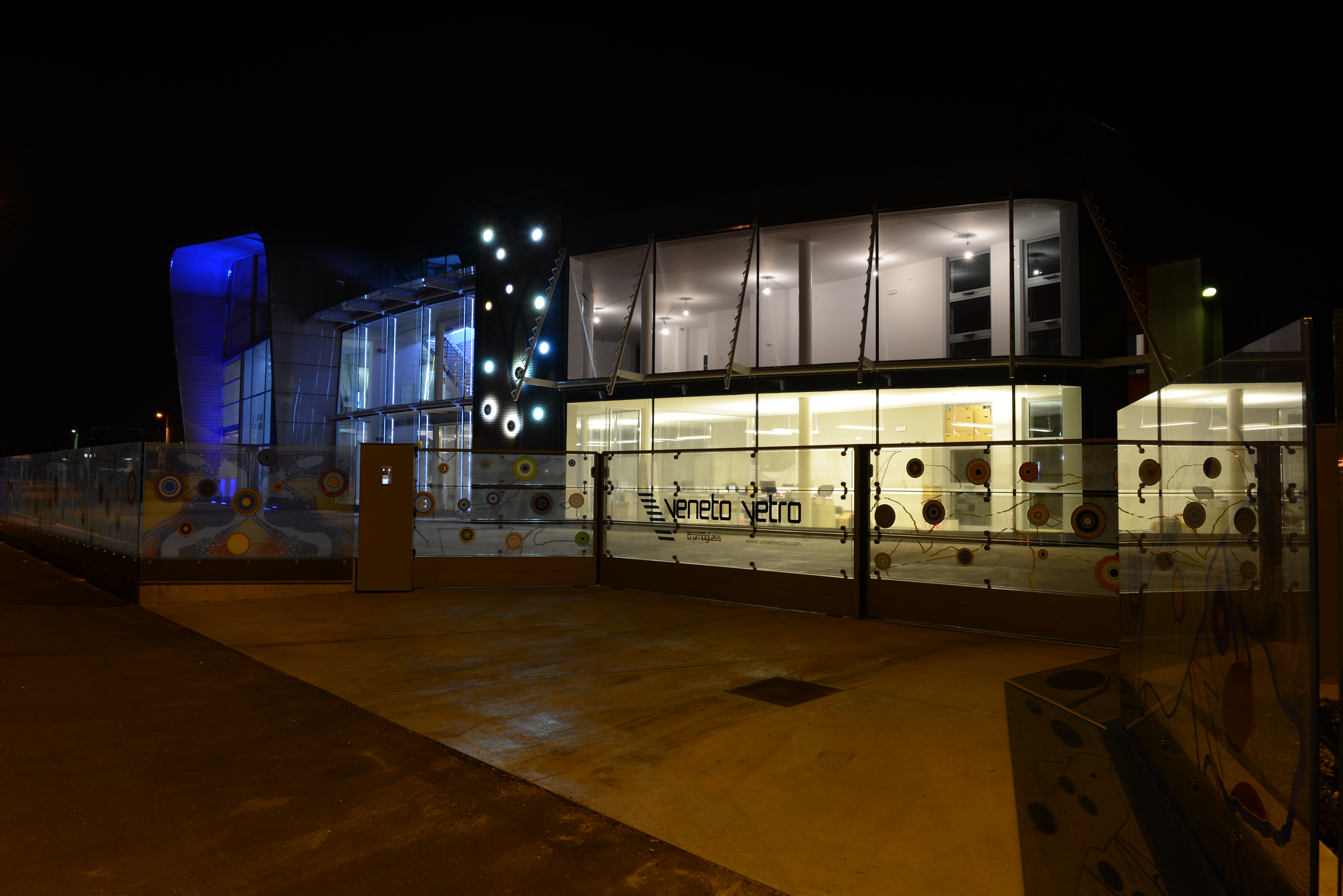 Veneto Vetro Office Building by FRANCESCO MICHIELIN ARCHITETTURE ...