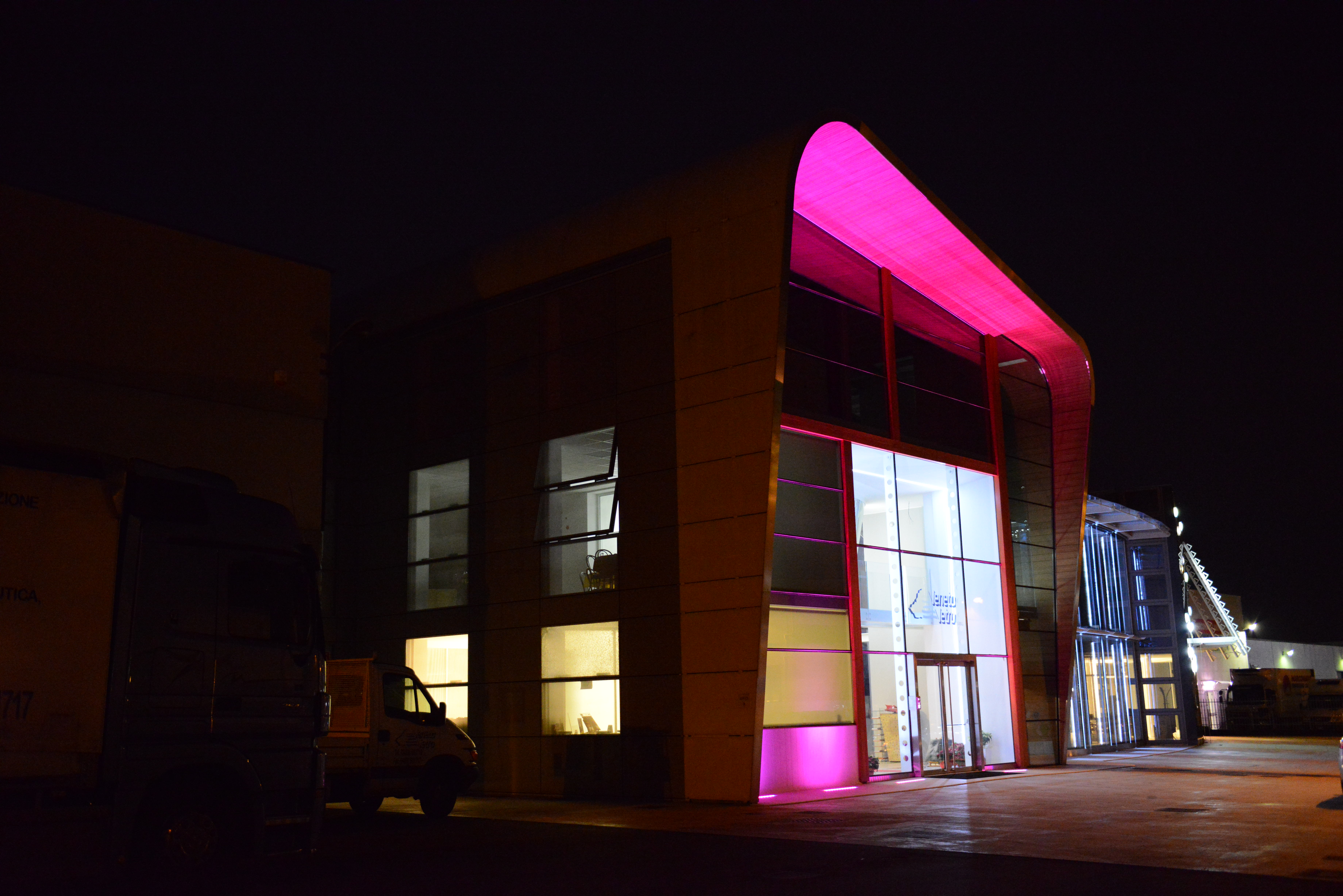 Veneto Vetro Office Building by FRANCESCO MICHIELIN ARCHITETTURE ...