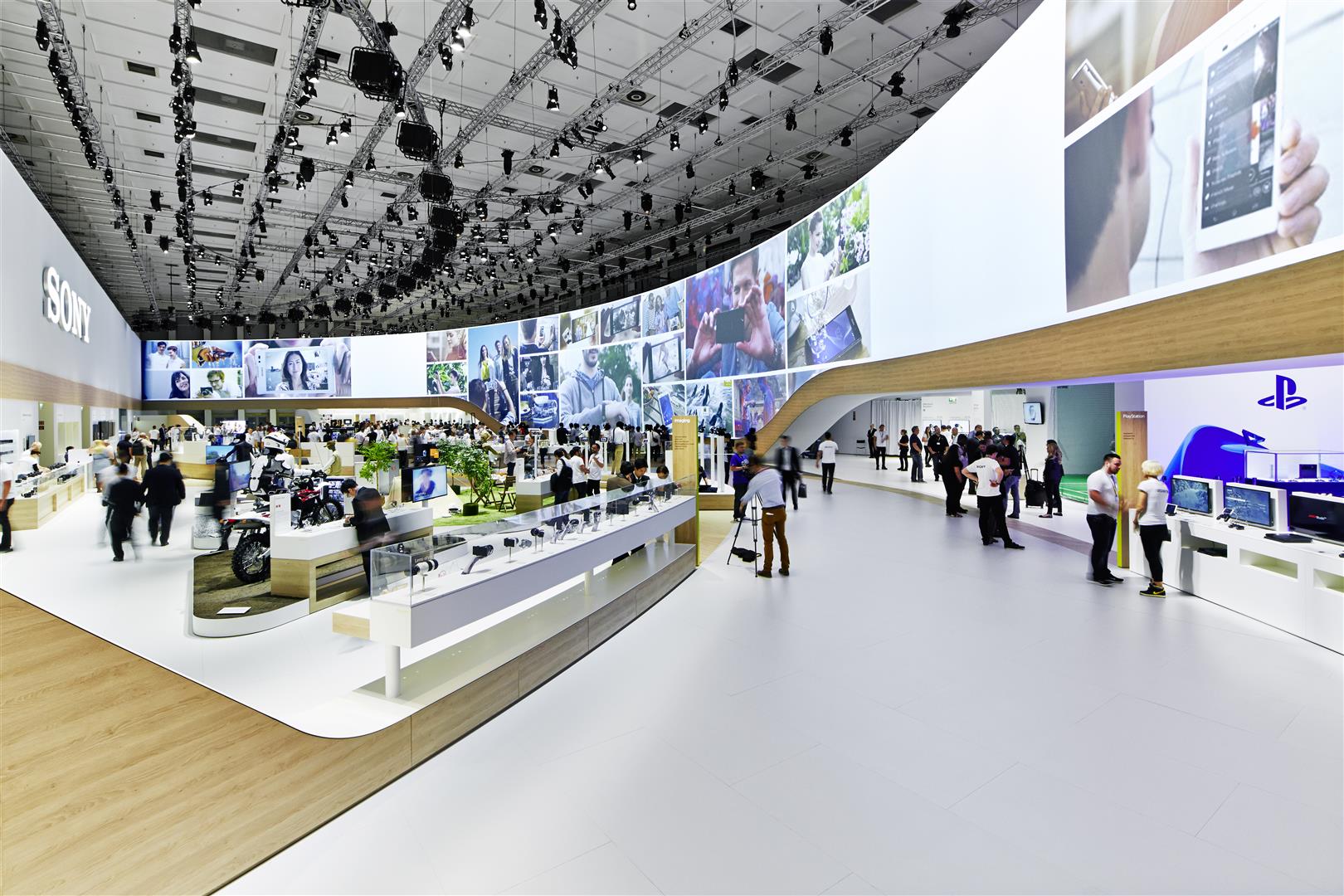 SONY EXHIBITION STAND by EGGER Wood-based materials - Architizer