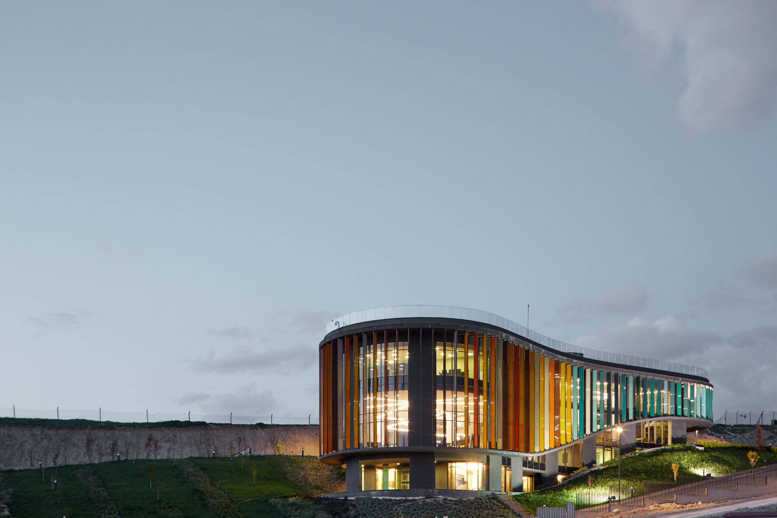 Idea 1255769: ONS INCEK Showroom & Sales Office by Yazgan Design ...