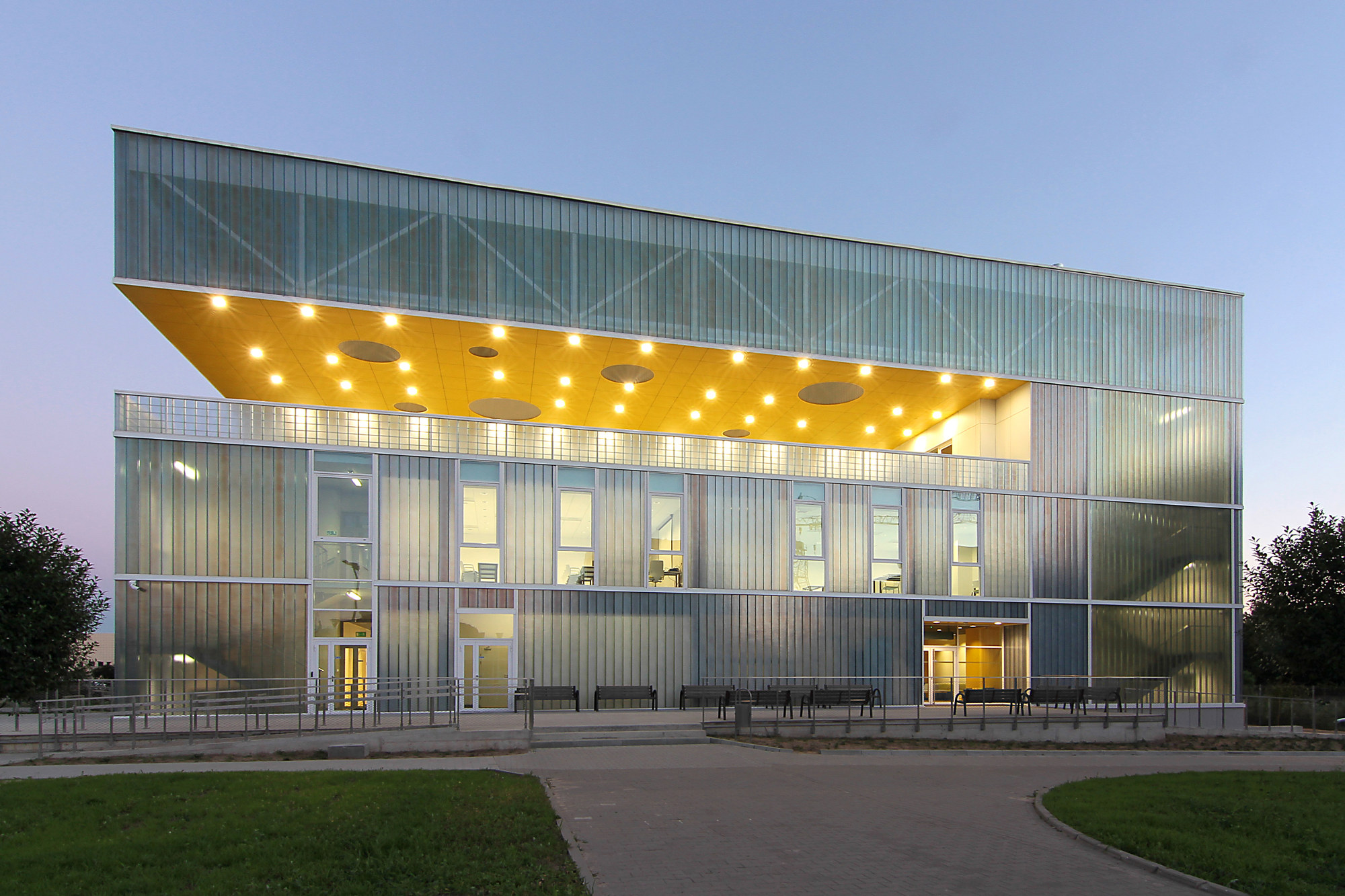 Sports Hall of Academy of Physical Education in Poznan by Neostudio ...