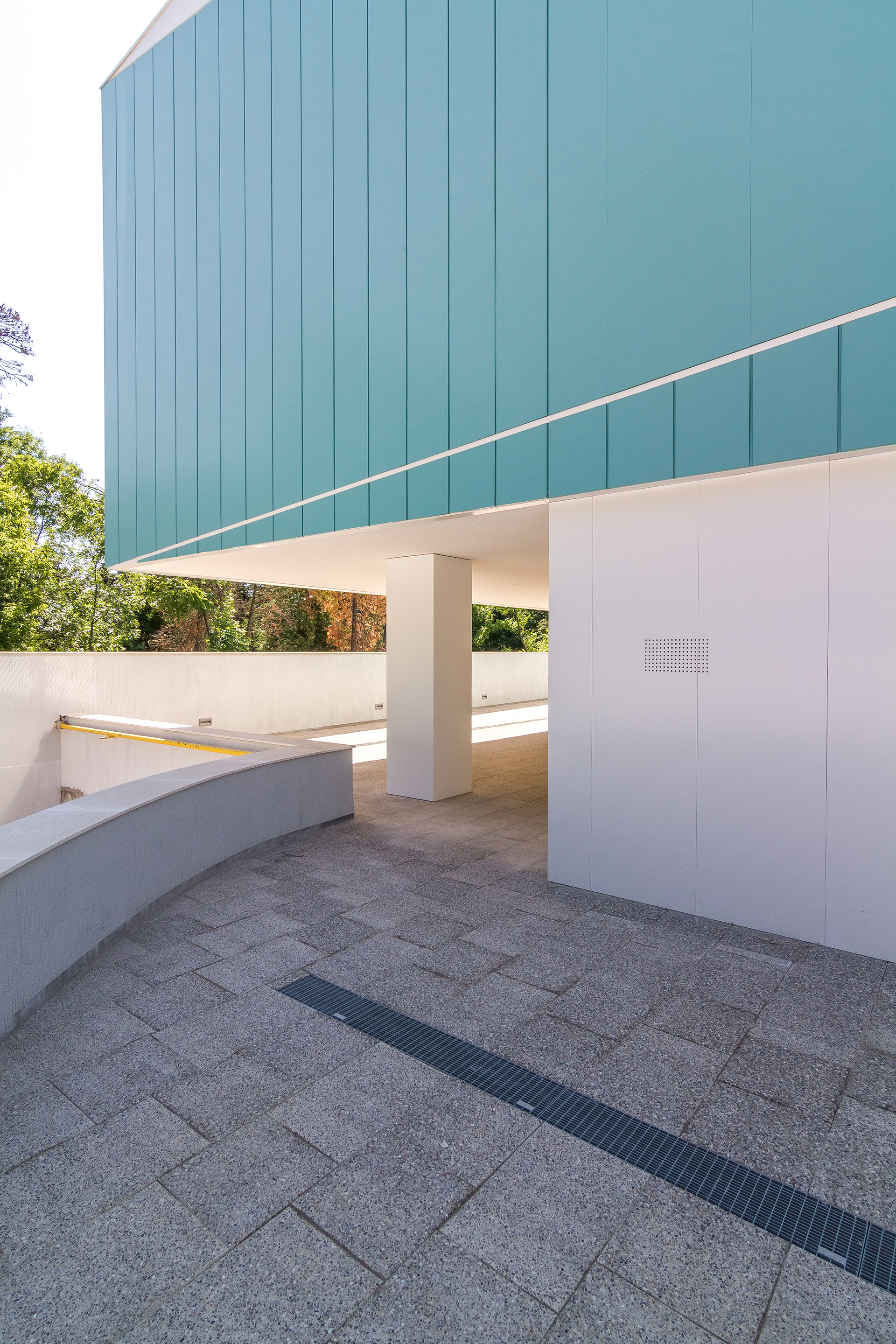 TURQUOISE - emergency call center 112 by U R B @ N O F F I C E - Architizer