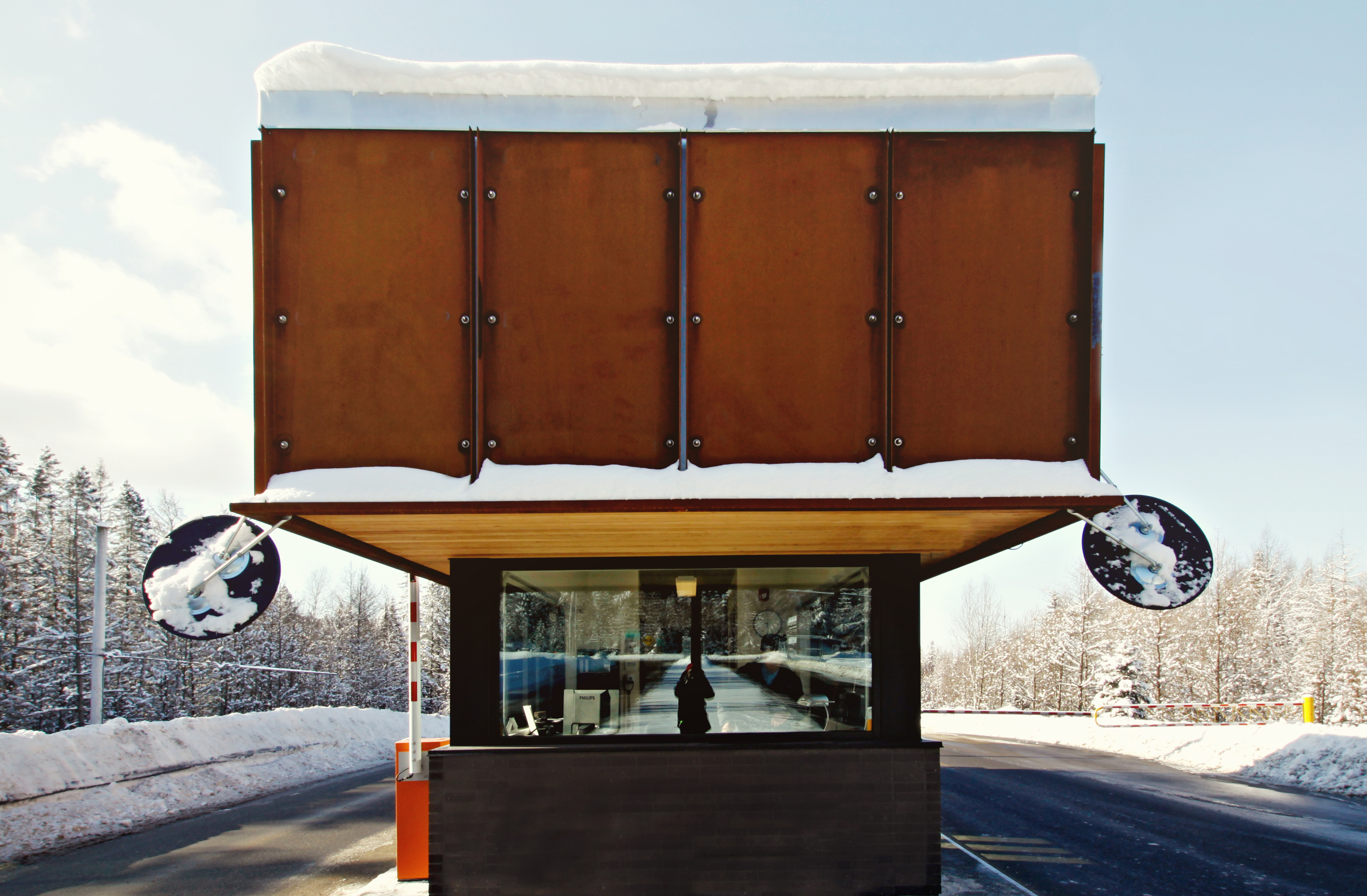 Guérite Base Militaire Valcartier by STGM Architecture - Architizer