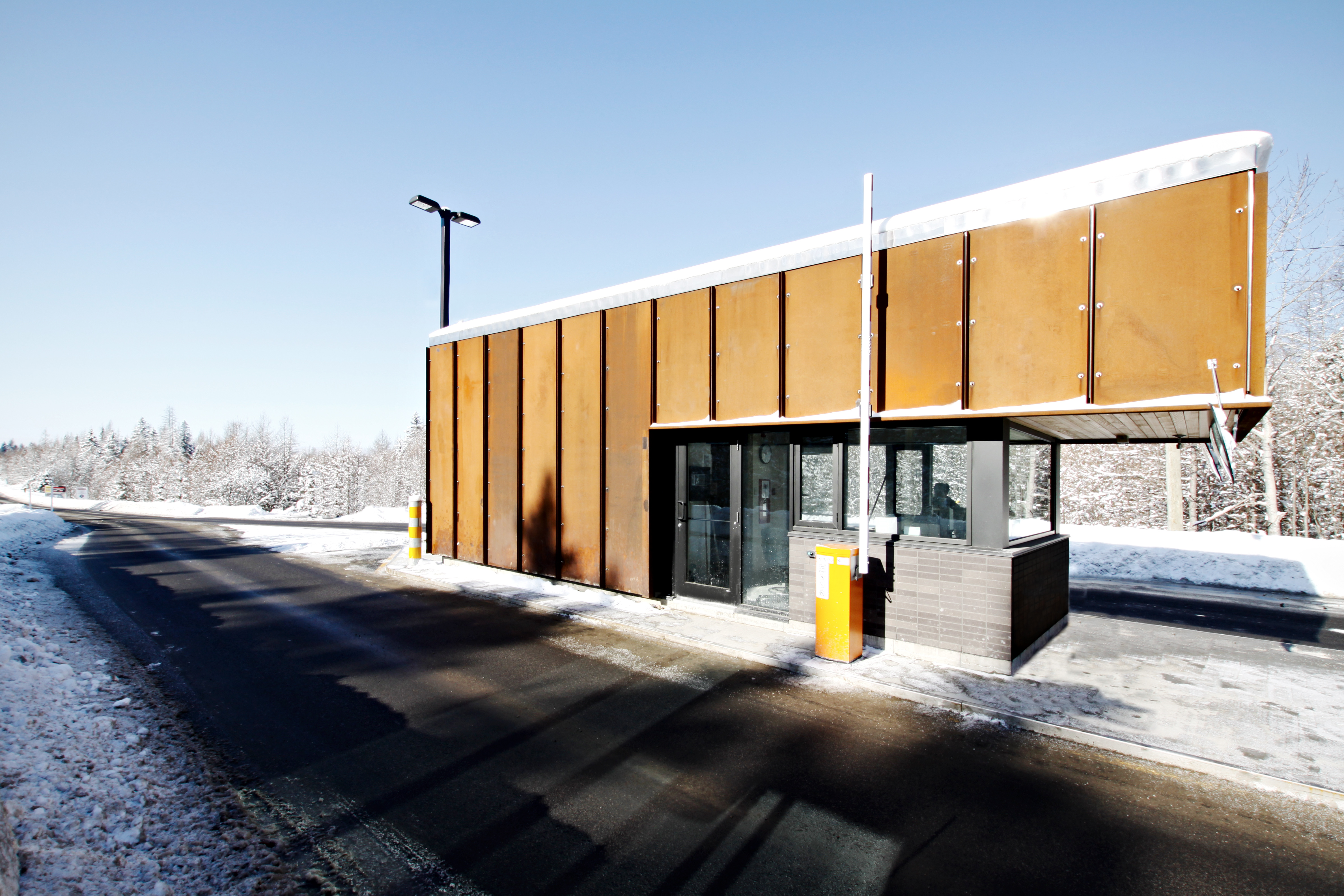 Guérite Base Militaire Valcartier - Architizer