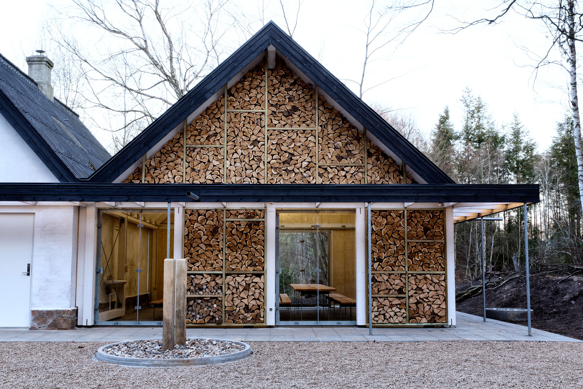 Against the Grain: 8 Modern Interpretations of the Rustic Log Cabin ...