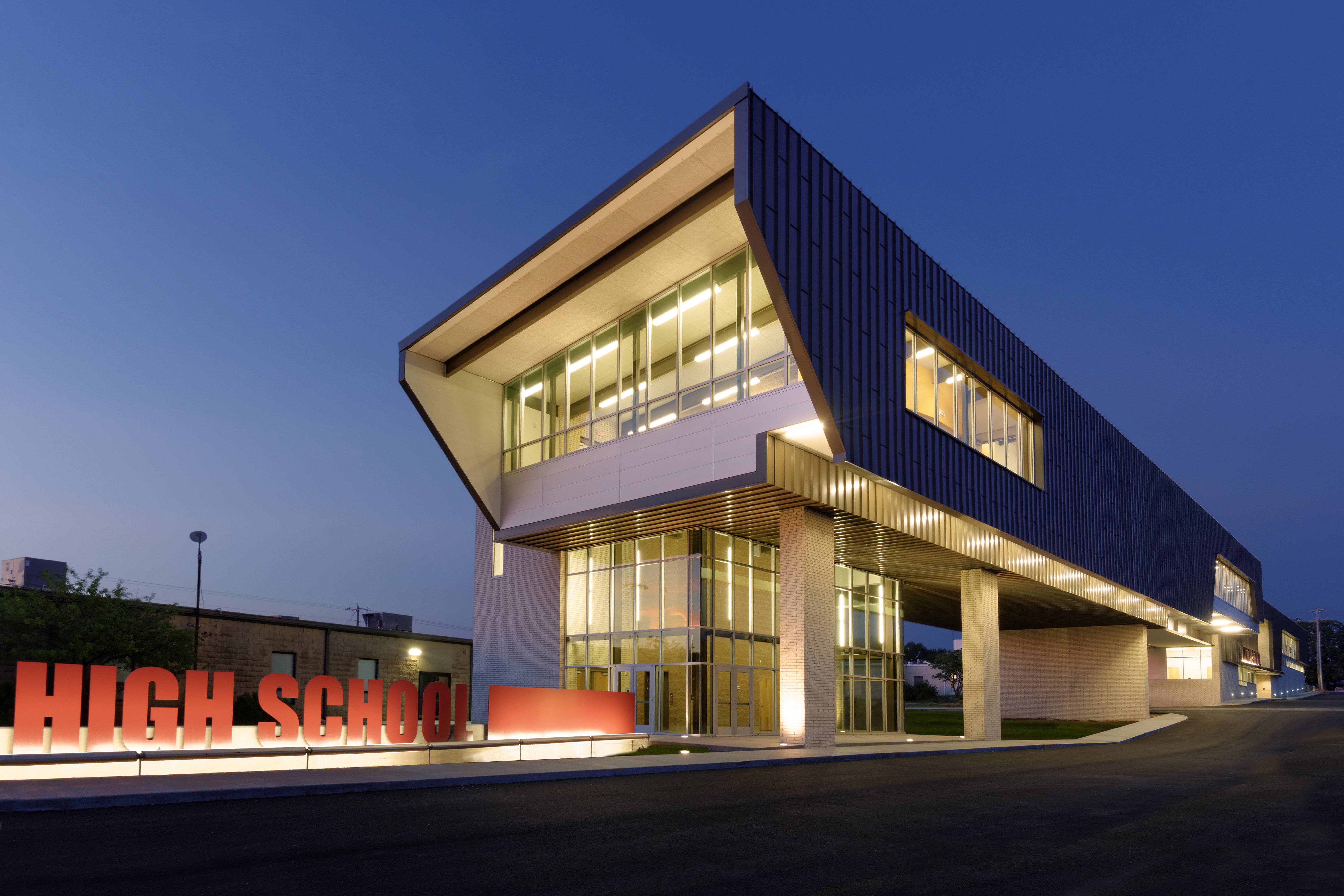 Davis-Harrington Welcome Center, Missouri State University by Dake ...