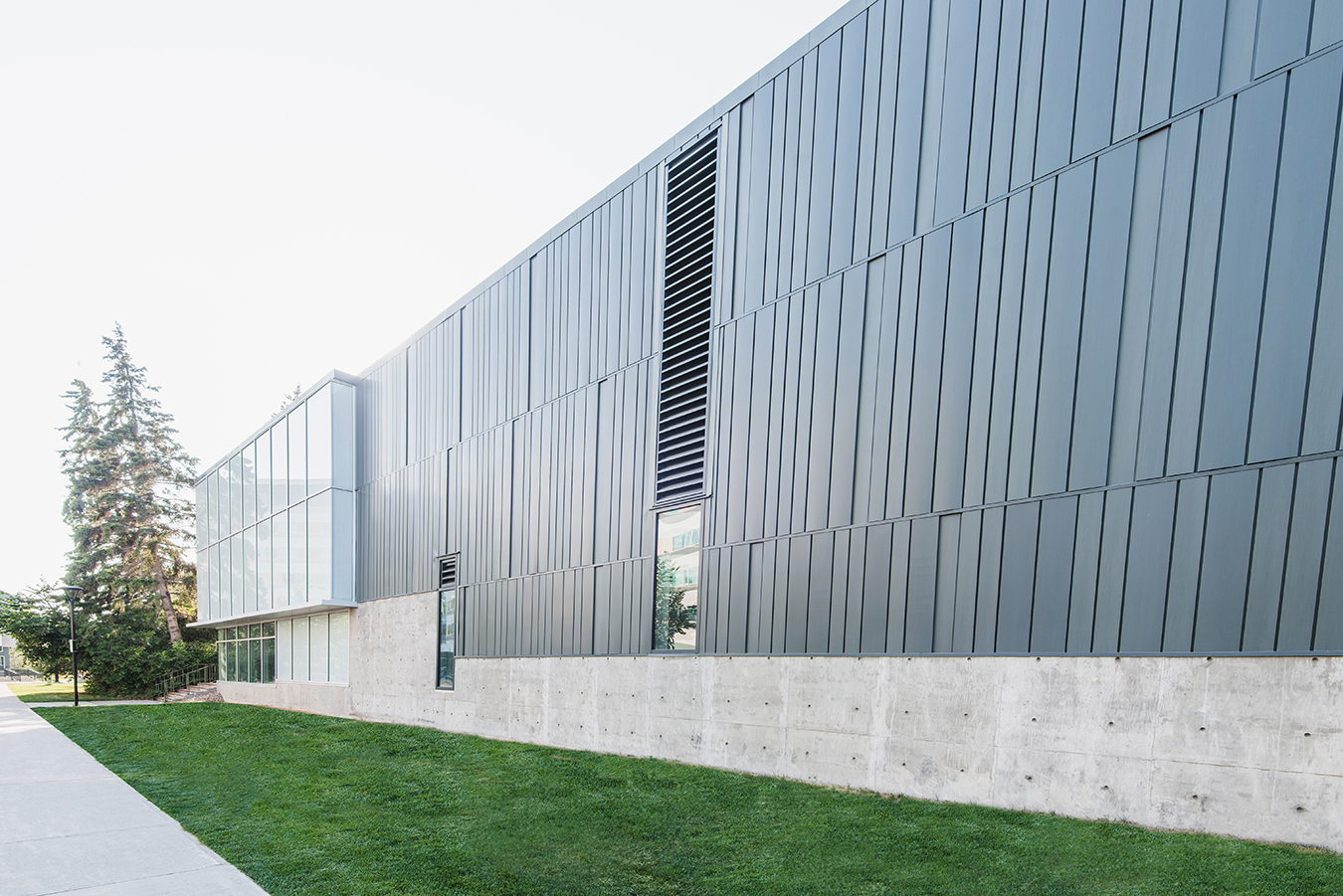University of Calgary Red & Gold Gym Renewal by SAHURI + Partners ...