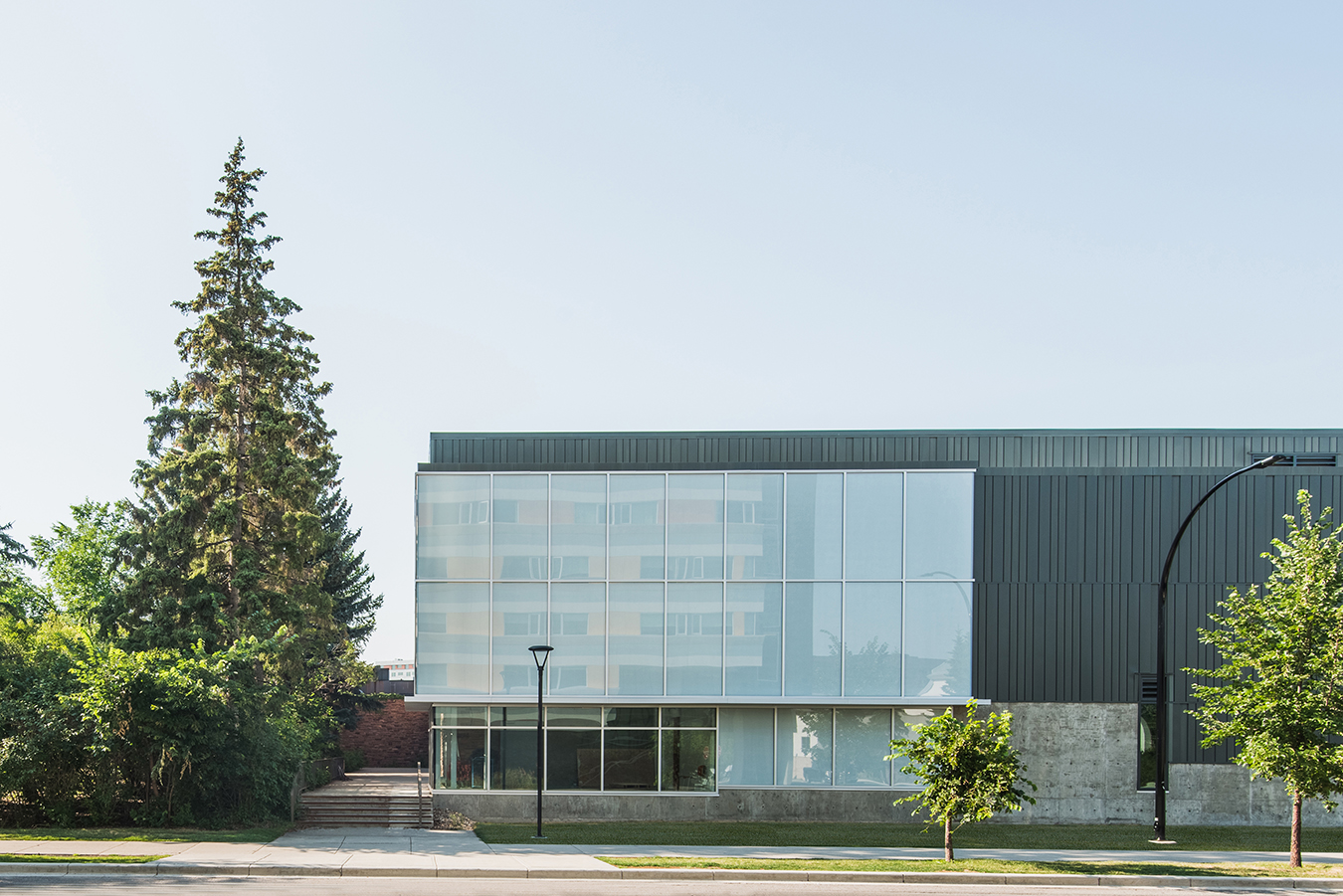University of Calgary Red & Gold Gym Renewal by SAHURI + Partners ...