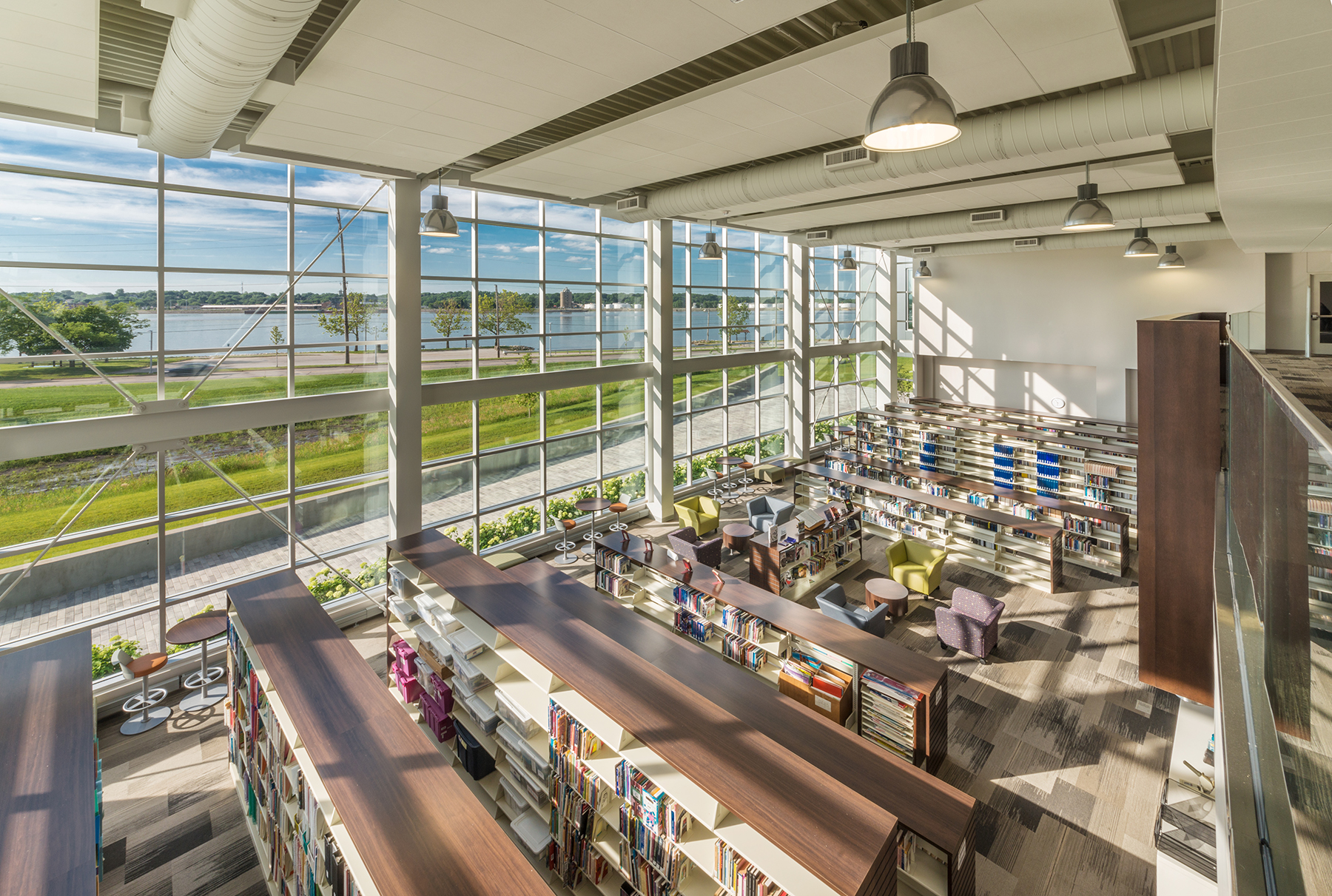 Western Illinois University Quad Cities Riverfront Campus by Holabird ...