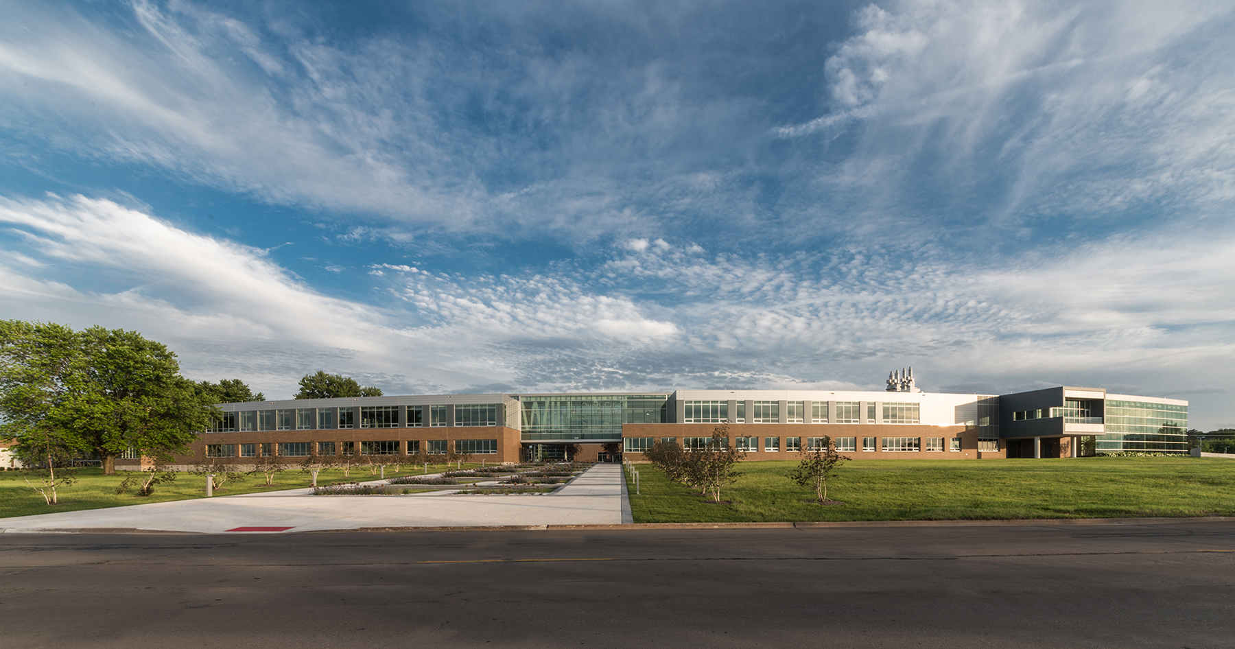Western Illinois University Quad Cities Riverfront Campus by Holabird ...