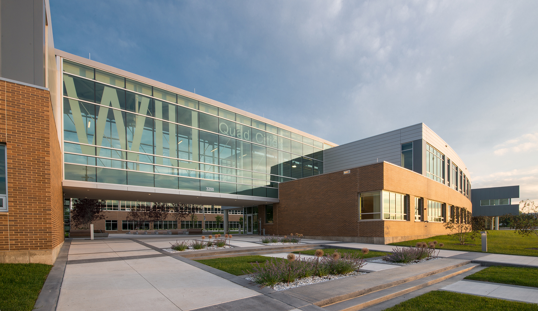 Western Illinois University Quad Cities Riverfront Campus - Architizer