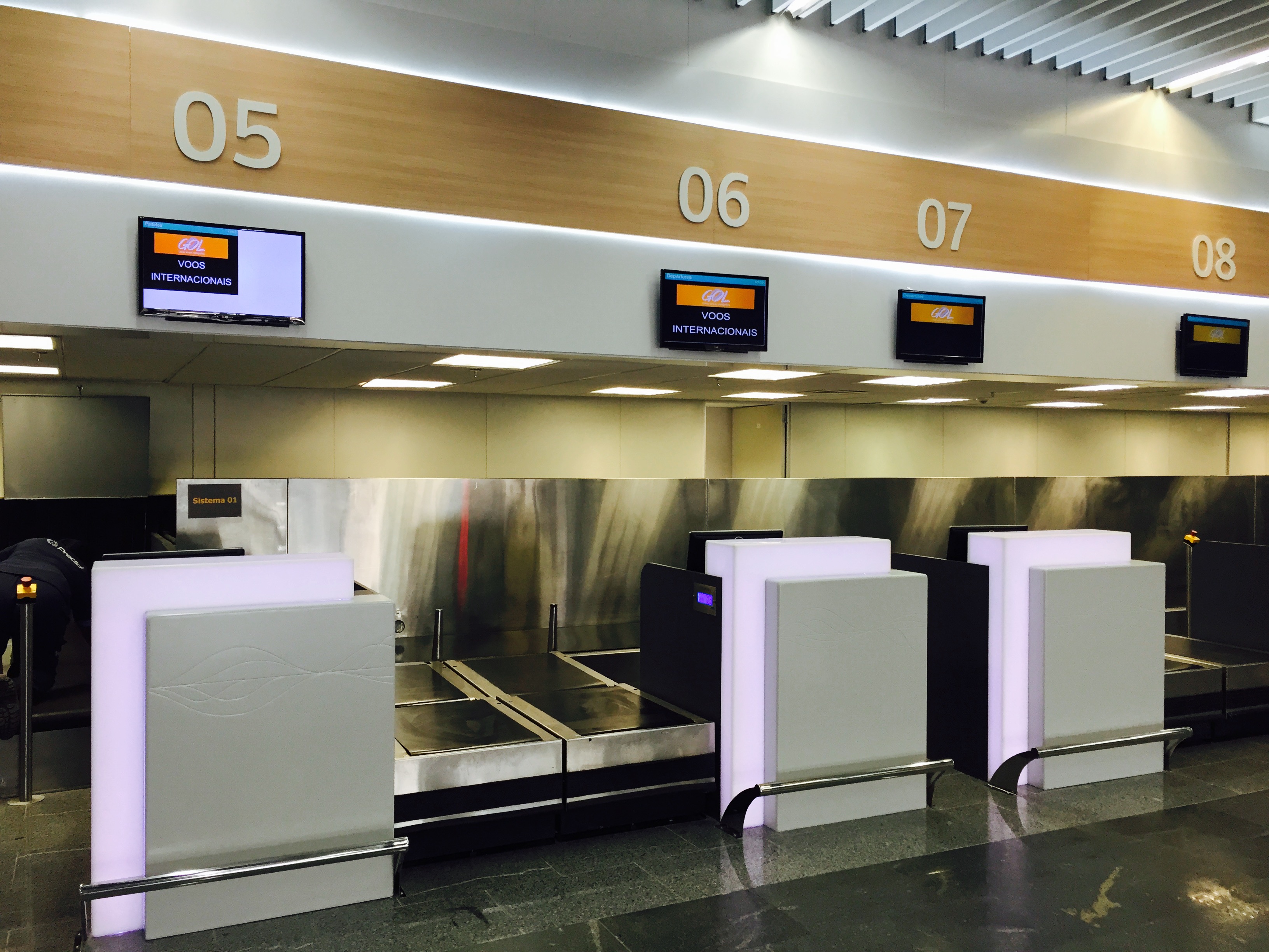 New check-in area by RIOgaleão - Architizer