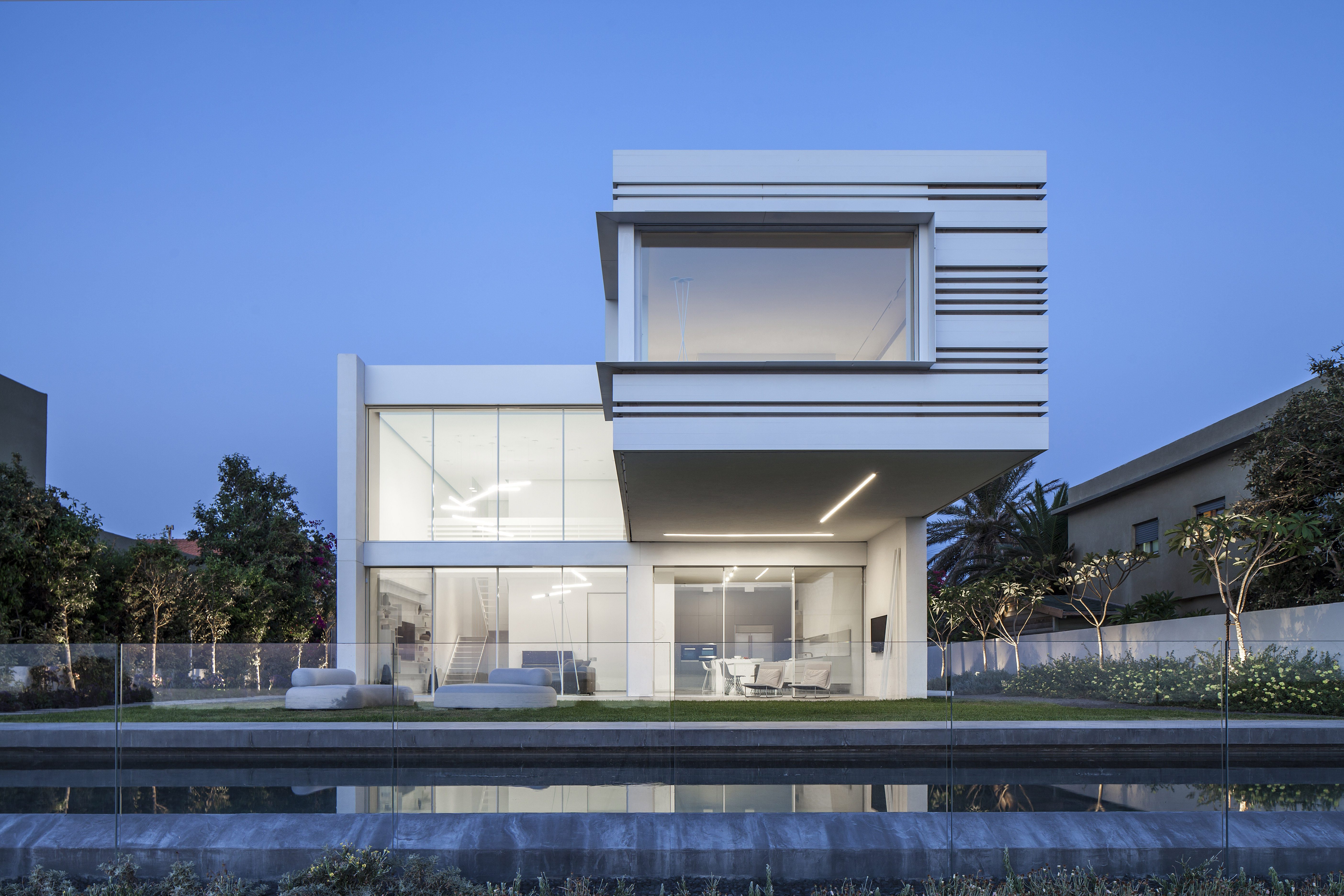 An open but enclosed home by PITSOU KEDEM ARCHITECTS - Architizer