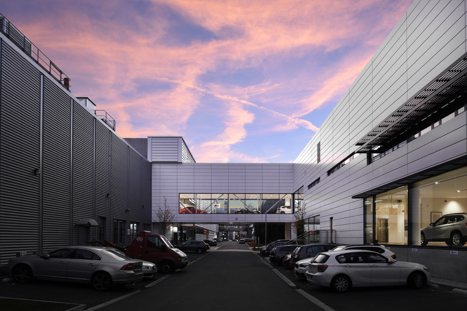 BMW Brussels Evere - A giant in the city by FCM Architects - Architizer