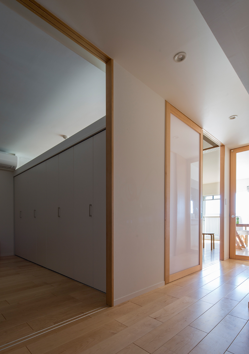 Fukinagashi Flat by YYAA | Yoshihiro Yamamoto + Associates, Architects ...