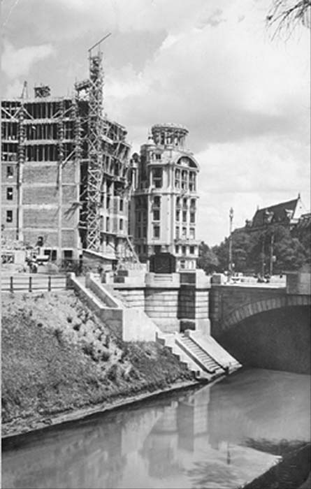 Revitalisation of the urban River Dambovitza in Bucharest by TOFAN ...