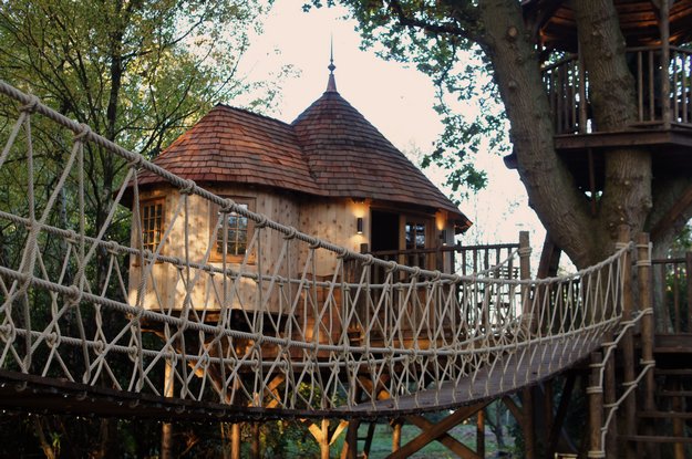 Timbertop Hangout Treehouse by Blue Forest (UK) Ltd - Treehouses ...