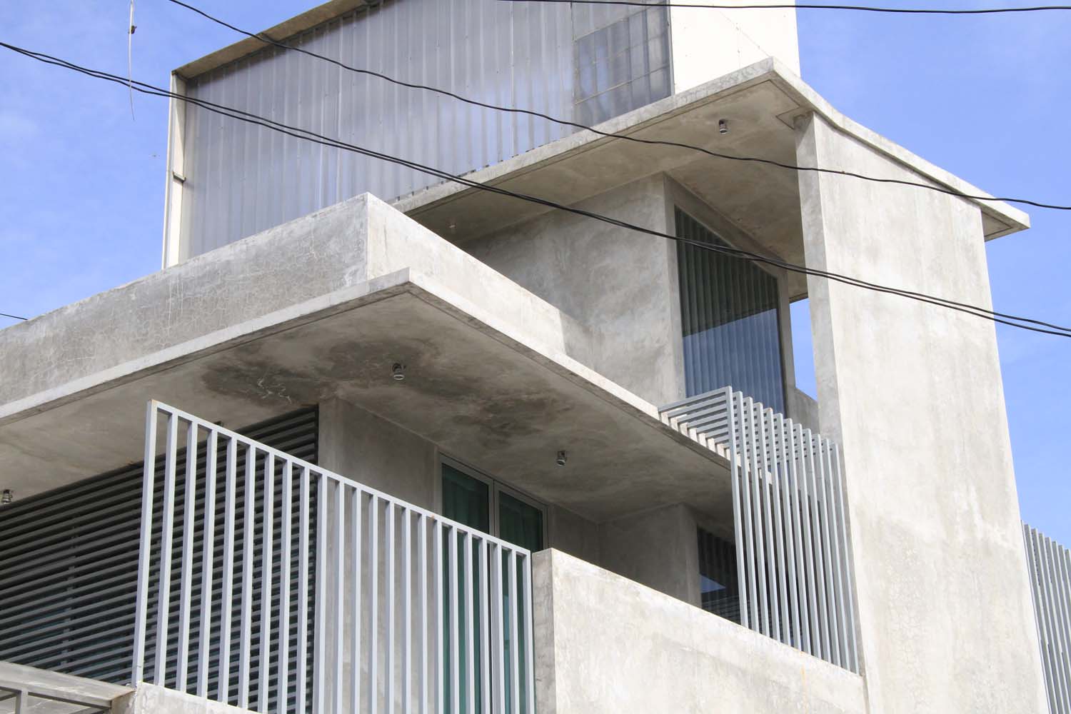 Bare Minimalist by Realrich Architecture Workshop - RAW Architecture ...