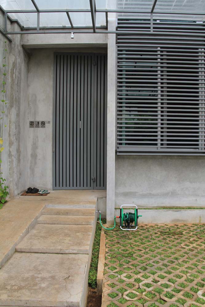 Bare Minimalist by Realrich Architecture Workshop - RAW Architecture ...