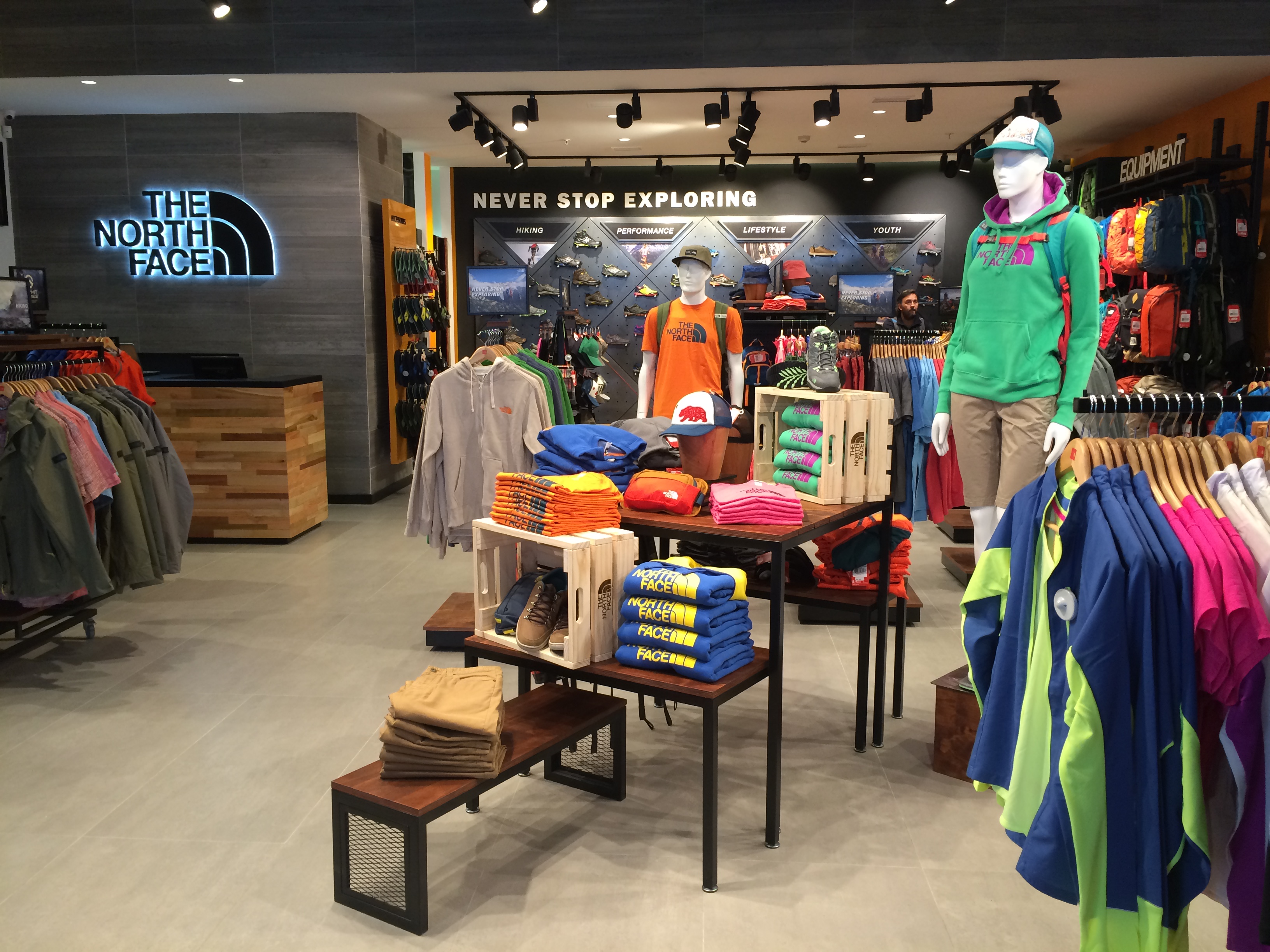 Store Retail The Nort Face by PM200 Arquitectos - Architizer