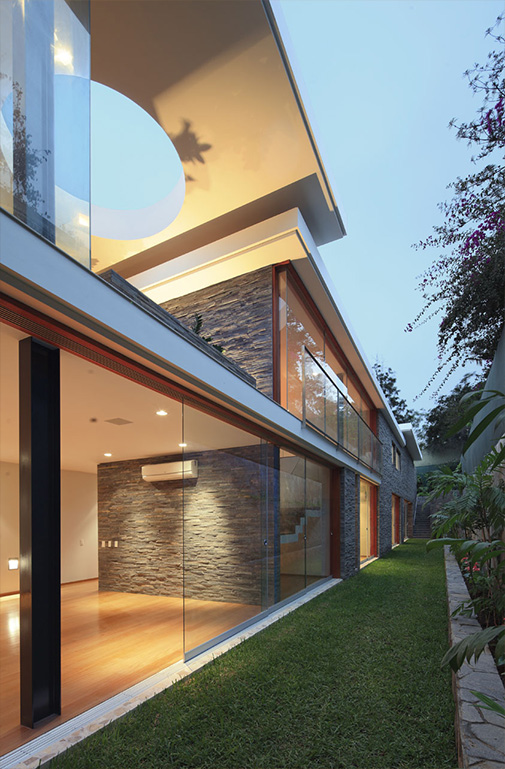 Lineal House by Metrópolis Oficina de Arquitectura - Architizer